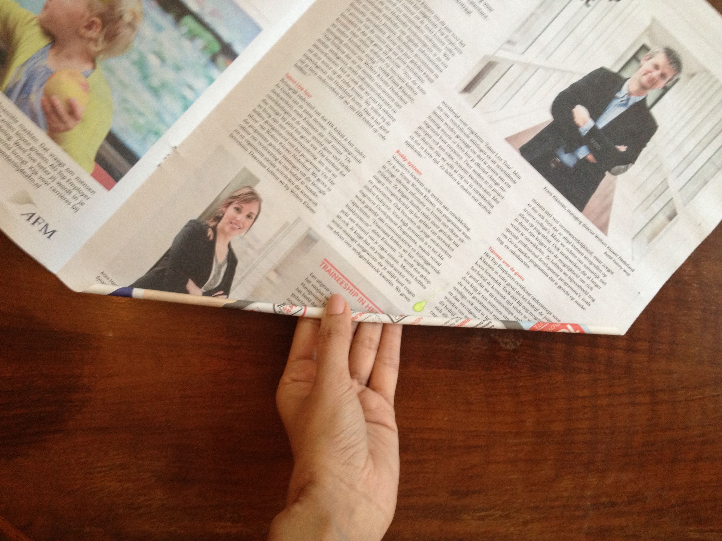 Newspaper Into Book Shelf : 9 Steps (with Pictures) - Instructables