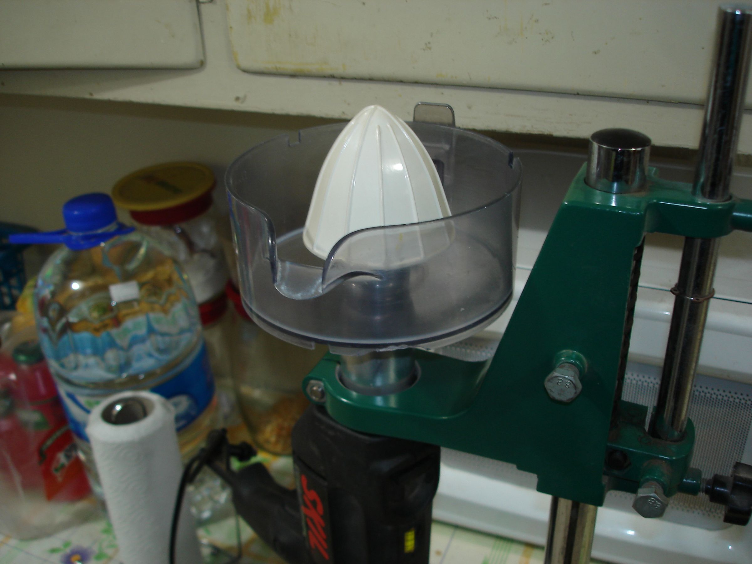 Drill Powered Citrus Juicer : 5 Steps - Instructables
