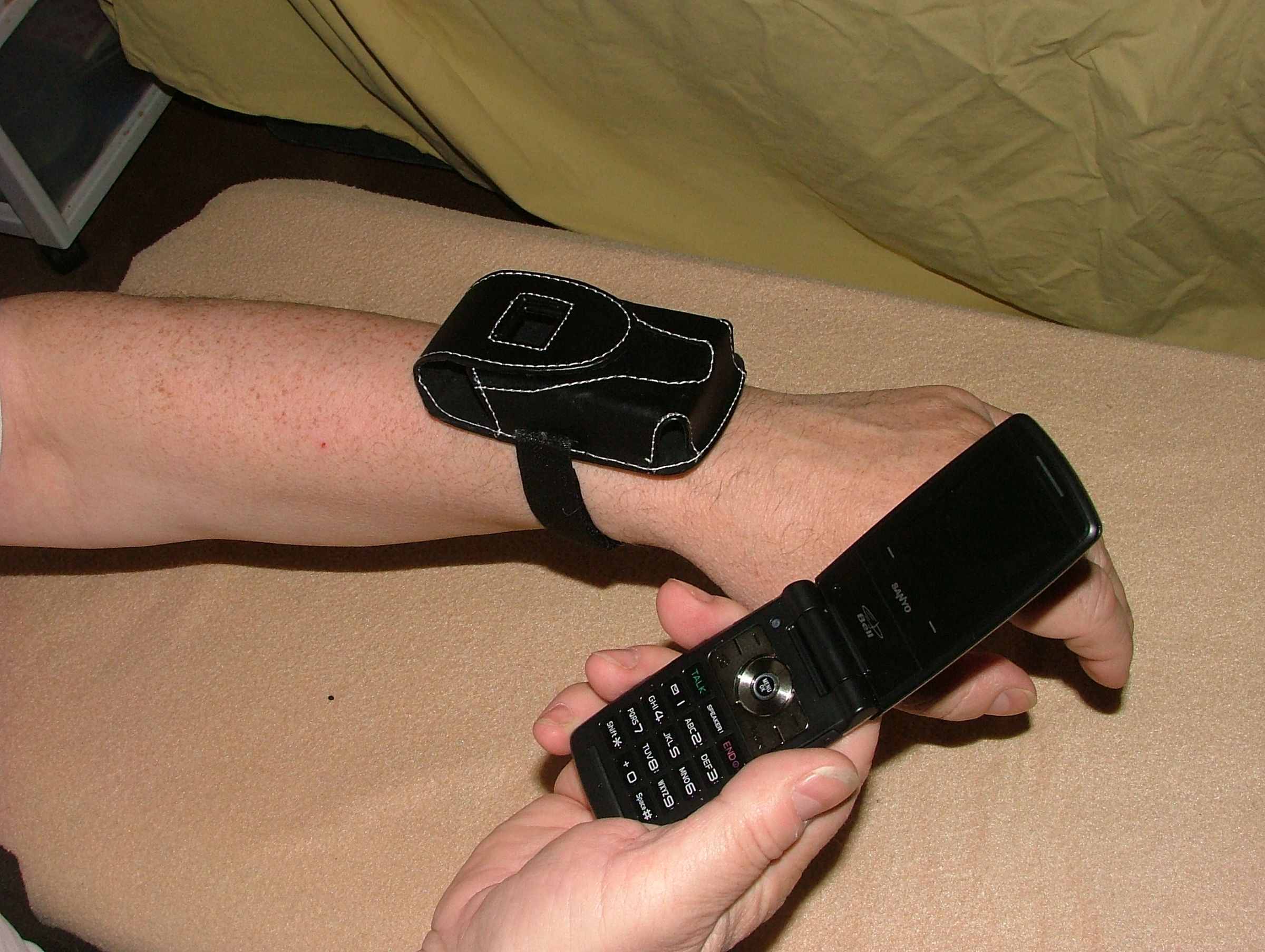 Cell Phone Wrist Band : 8 Steps - Instructables