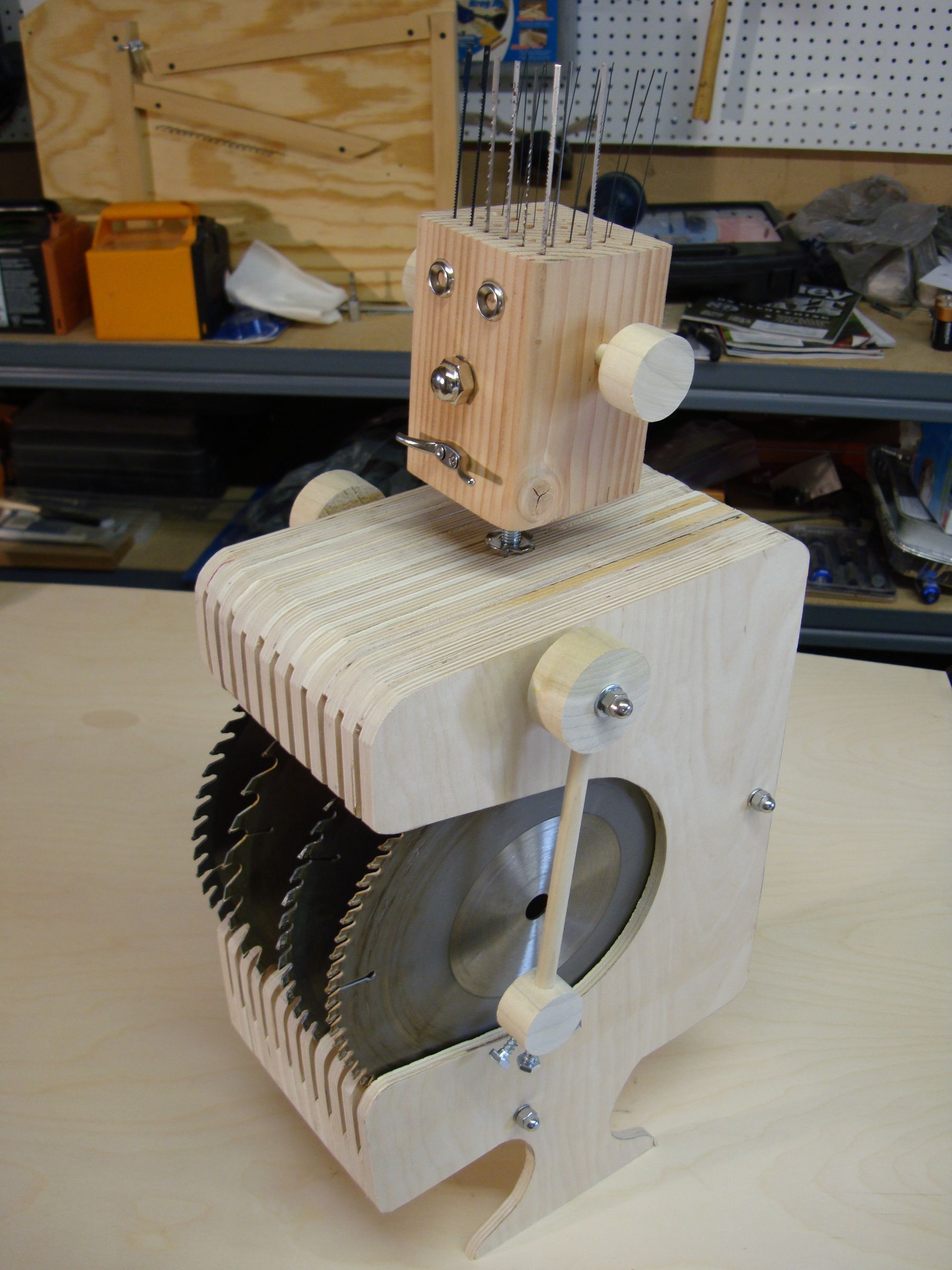 Robot Blade Holder : 5 Steps (with Pictures) - Instructables