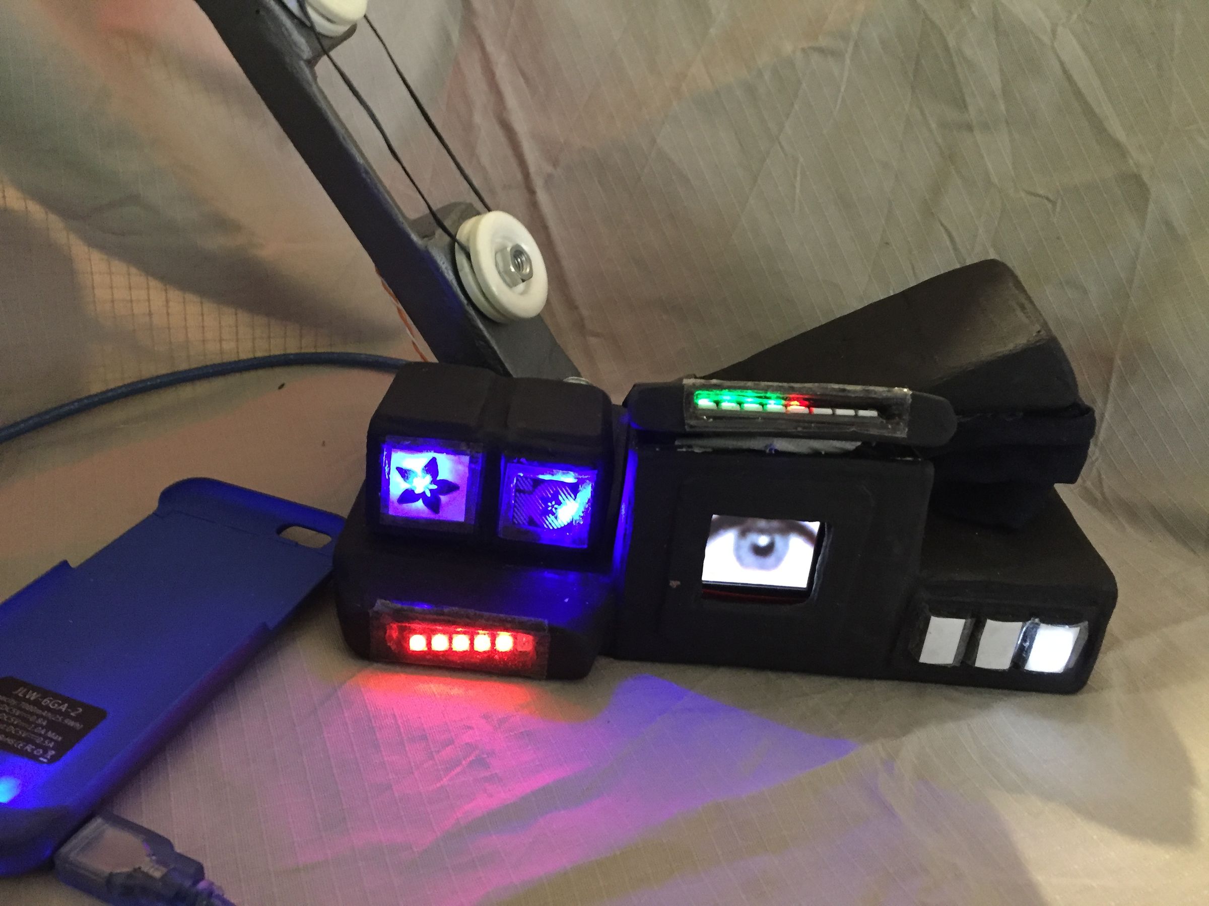 Blade Runner Workstation Magnifier Lamp : 5 Steps - Instructables