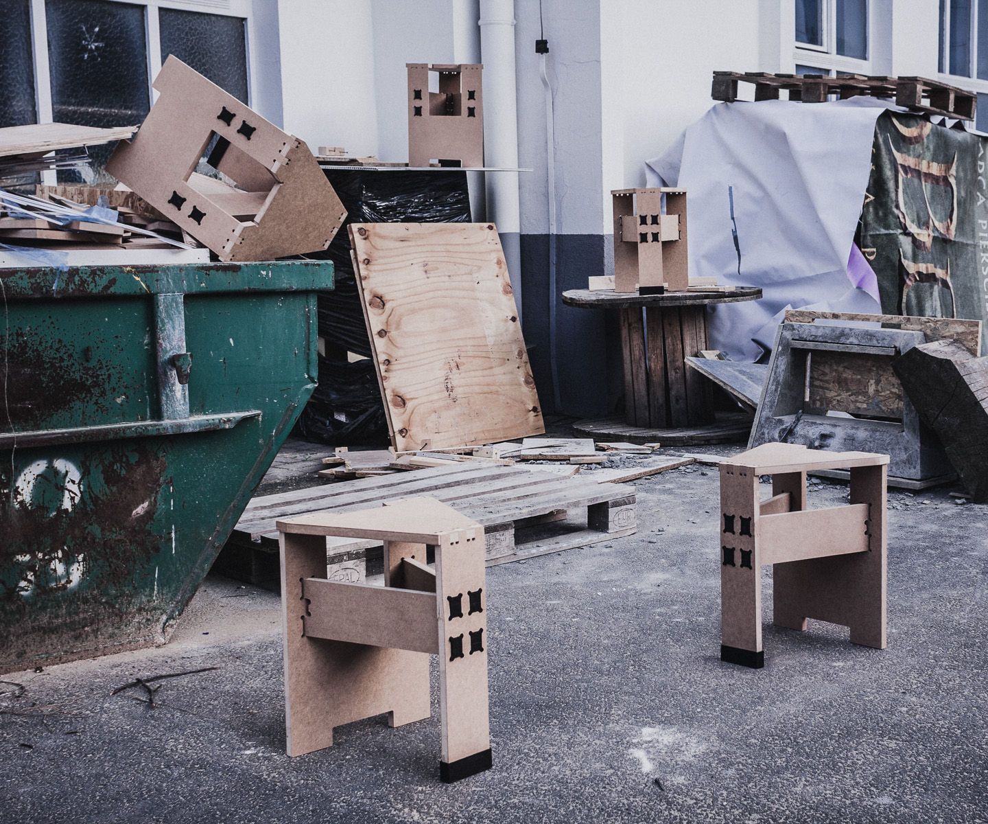 FLY STOOL : 7 Steps - Instructables