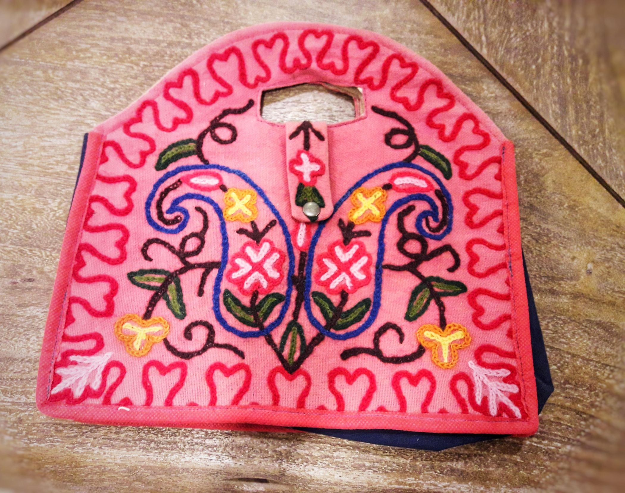 Crochet Embroidery Handbag : 5 Steps - Instructables