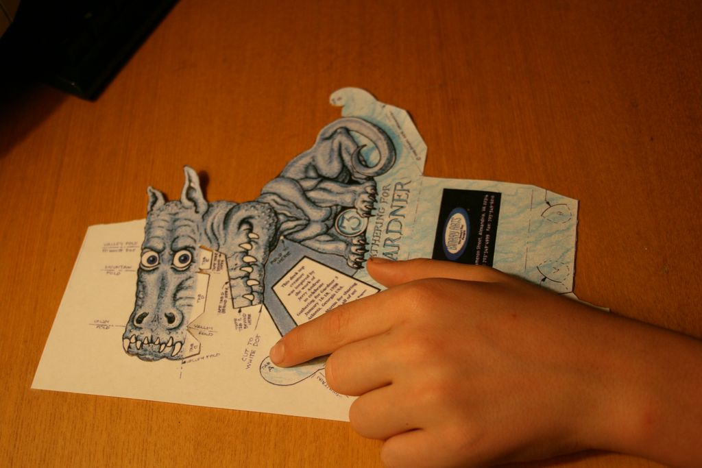 Hollow Face Illusion Dragon Without Leaving Your Desk! : 4 Steps ...