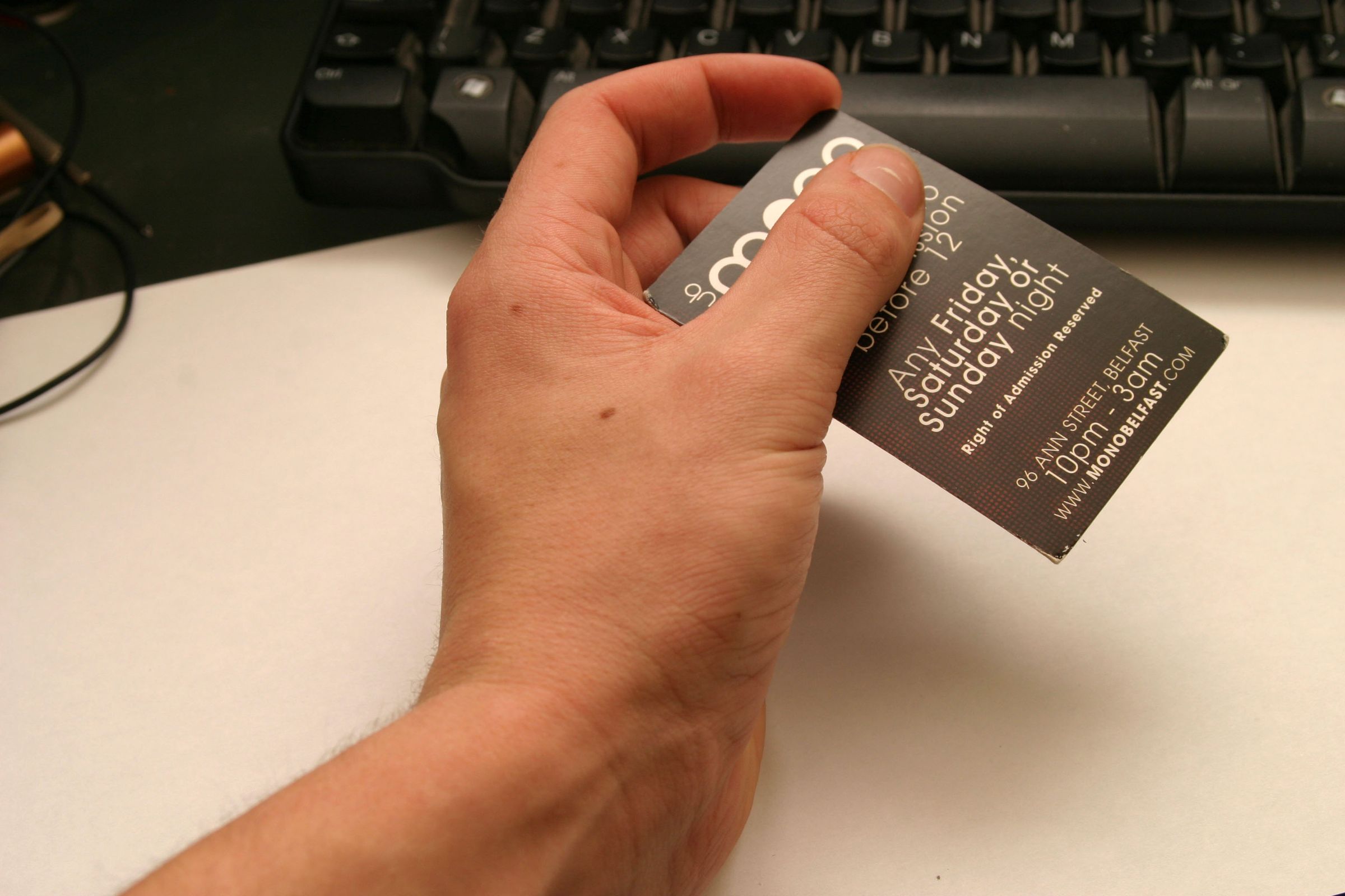 Learn Business Card Throwing : 8 Steps (with Pictures) - Instructables