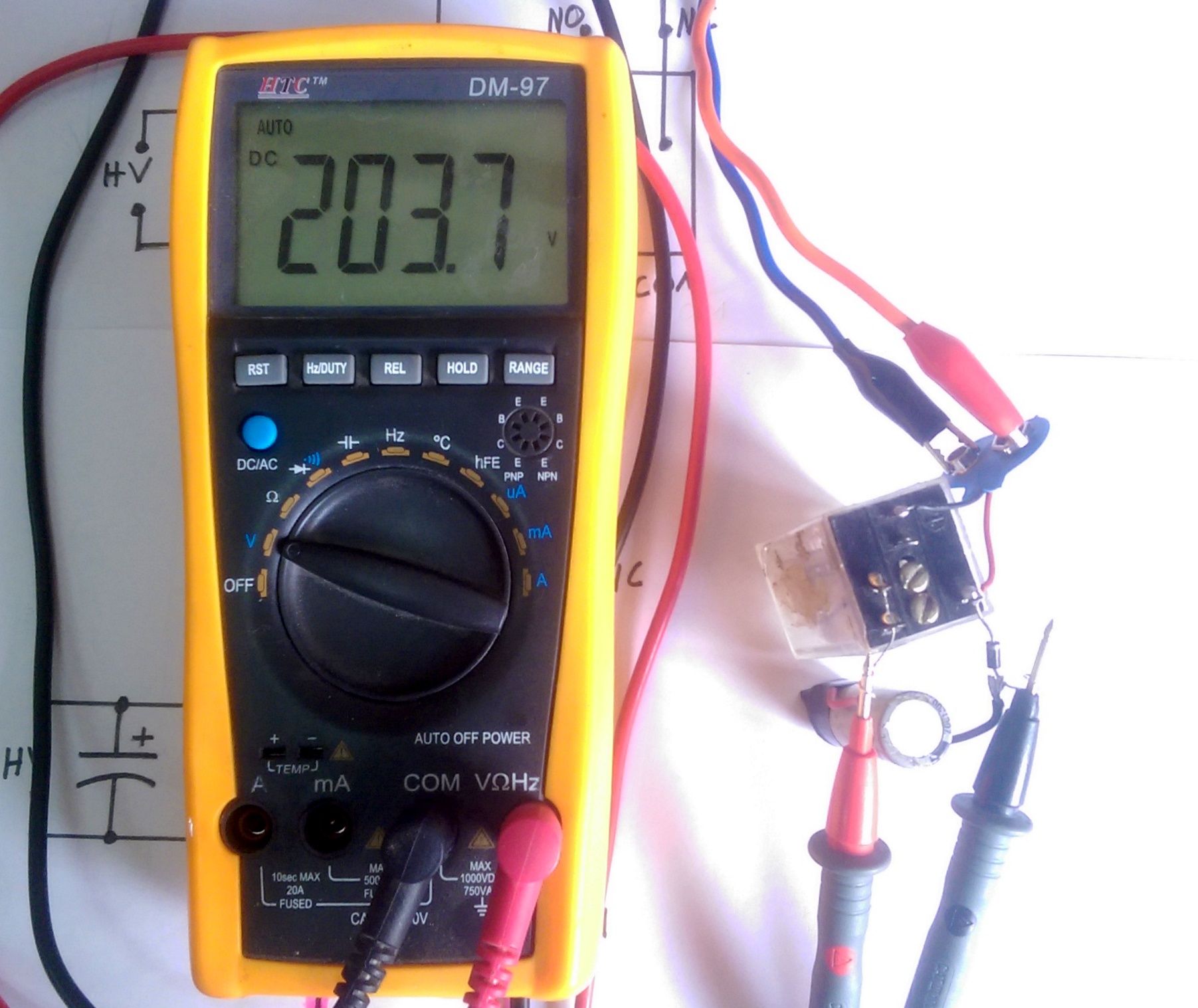 Charging a Capacitor With a Relay : 4 Steps (with Pictures) - Instructables