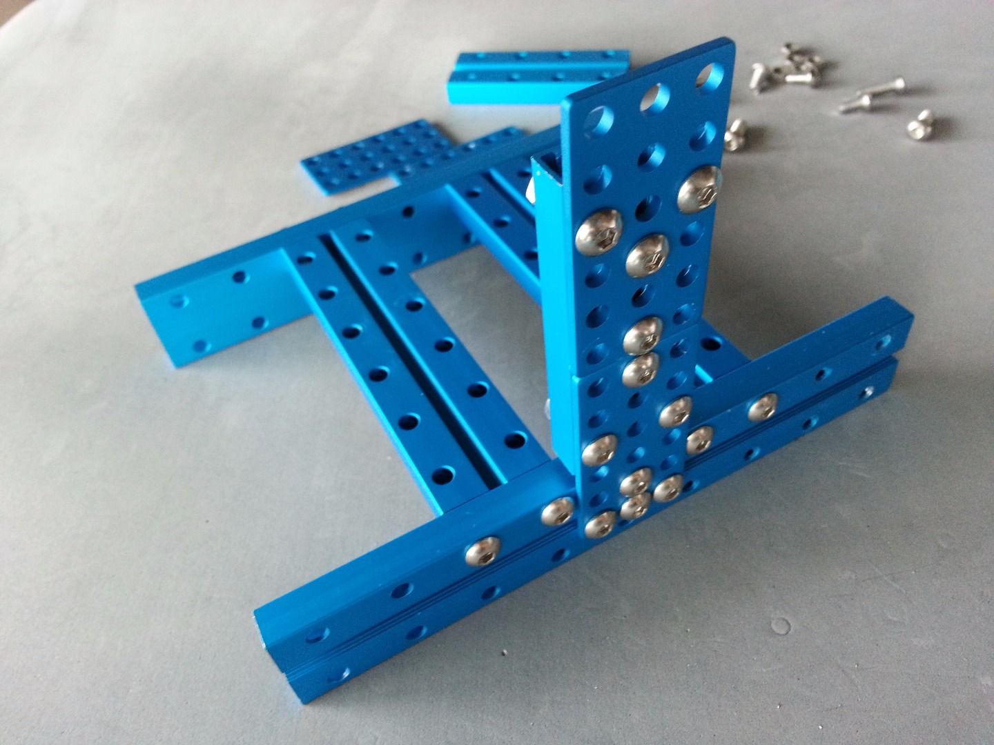 How to Build a Triangular Tank With Makeblock : 11 Steps (with Pictures ...