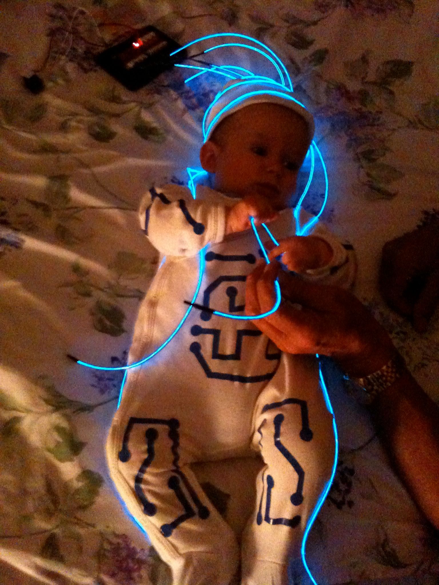 Baby Tron Costume : 9 Steps - Instructables
