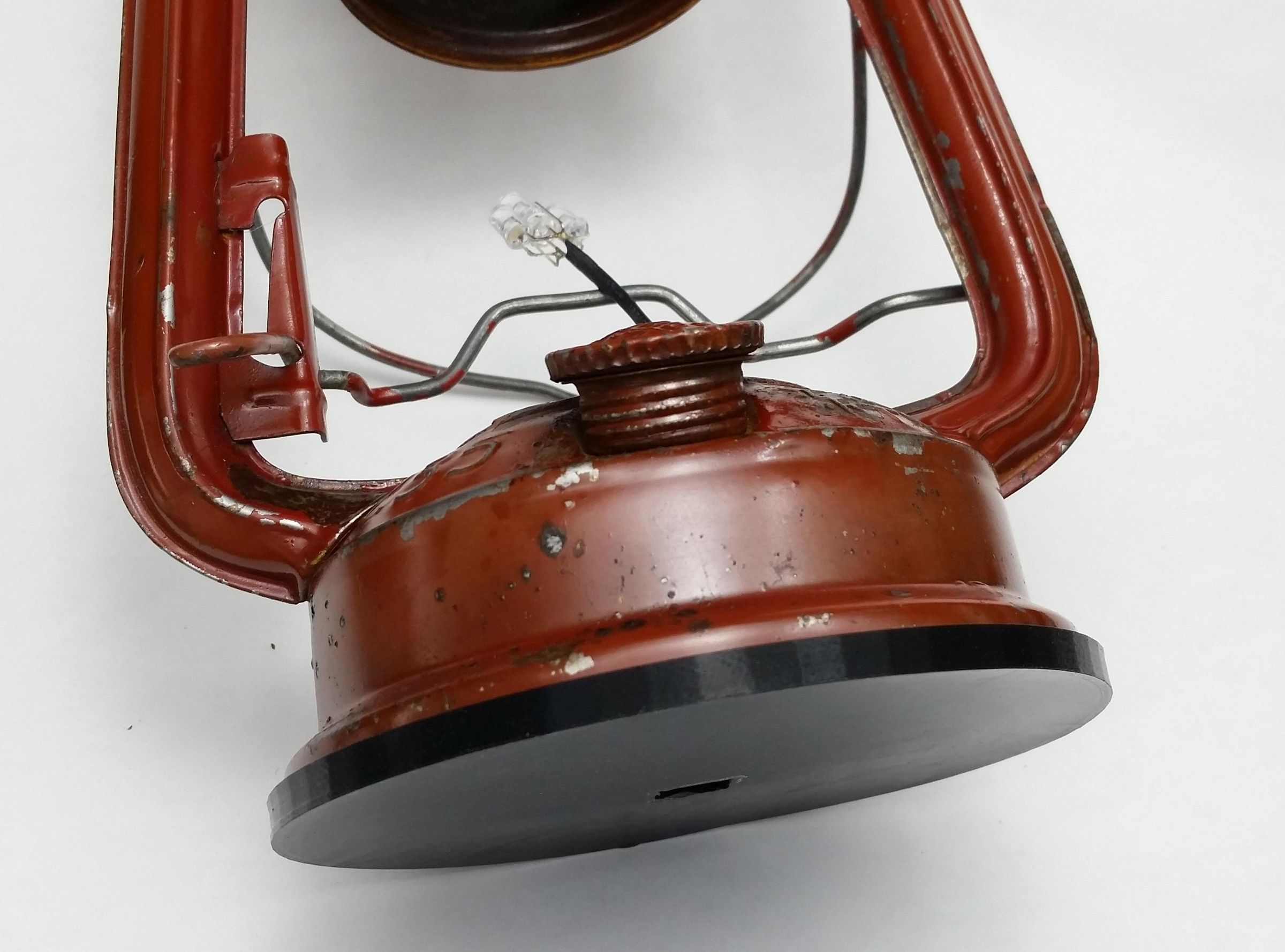 Turn an Old Lantern Into a LED Solar Lamp With Realistic Flame! : 9 ...