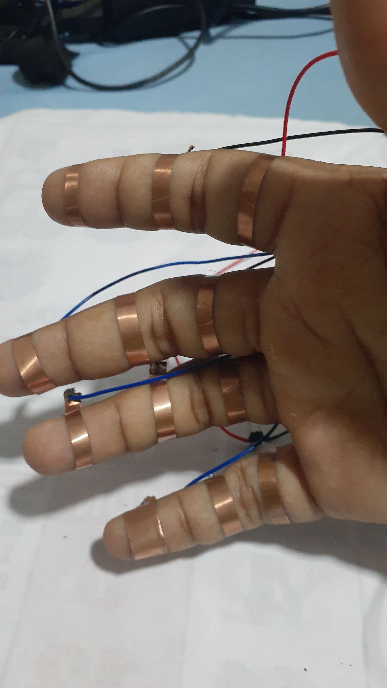 Wearable Keyboard on Fingers That Leads to Word Pronunciation on Phone ...