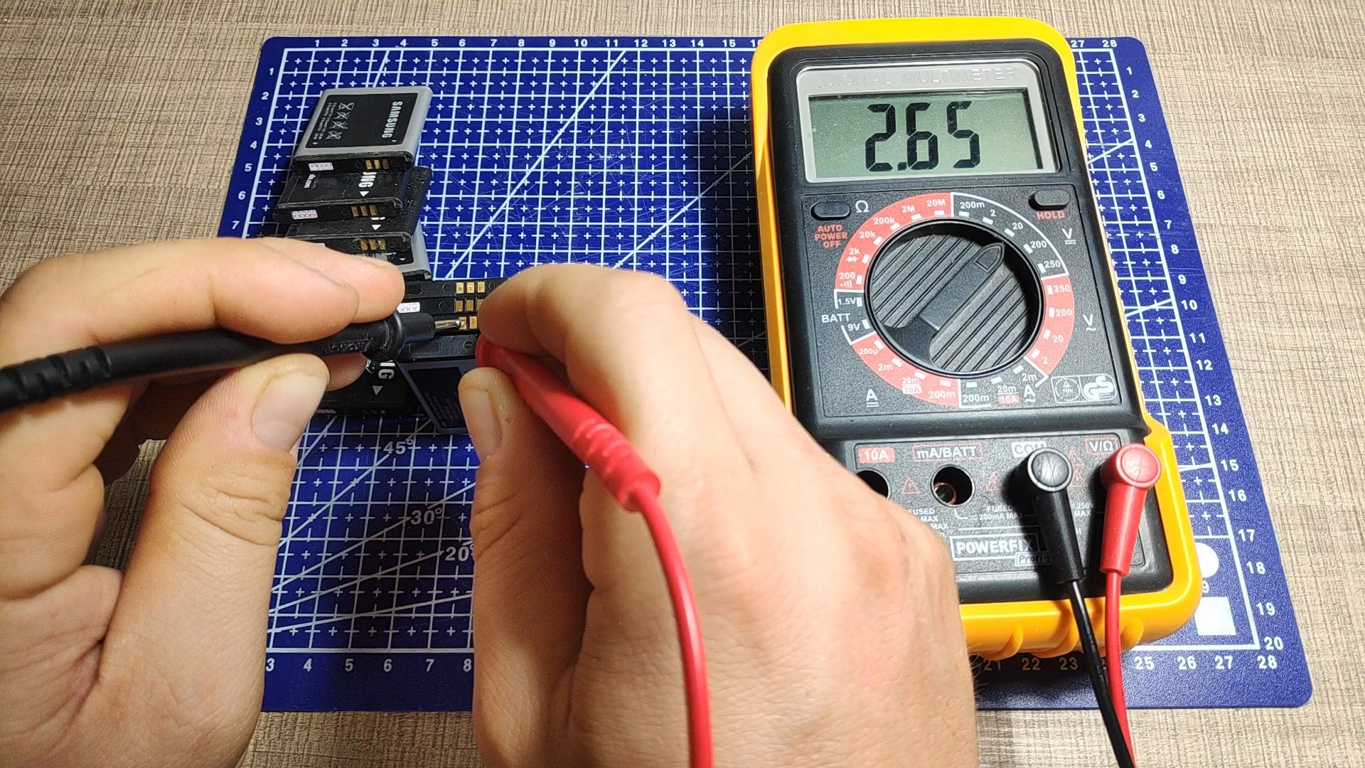 DIY Mobile Phone Battery Power Bank : 5 Steps - Instructables