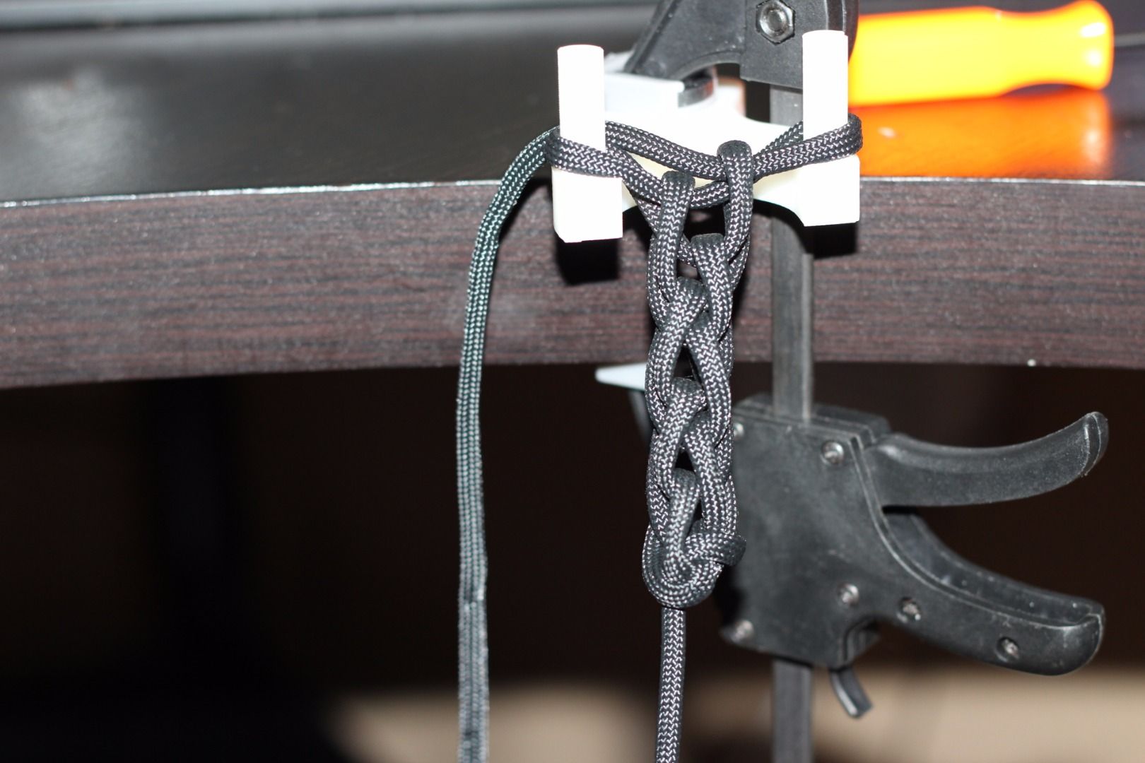 3D Printed Two Peg Spool Knitting - the Beginning : 6 Steps - Instructables