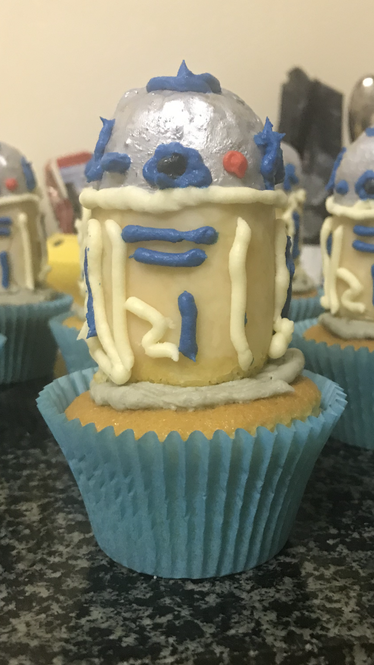 Mini R2-D2 Birthday Cakes – When a Large Birthday Cake Just Won’t Do ...