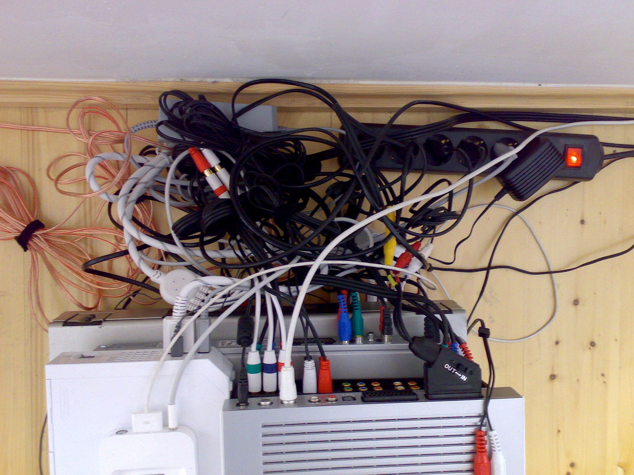 Declutter Cable Salad : 3 Steps - Instructables
