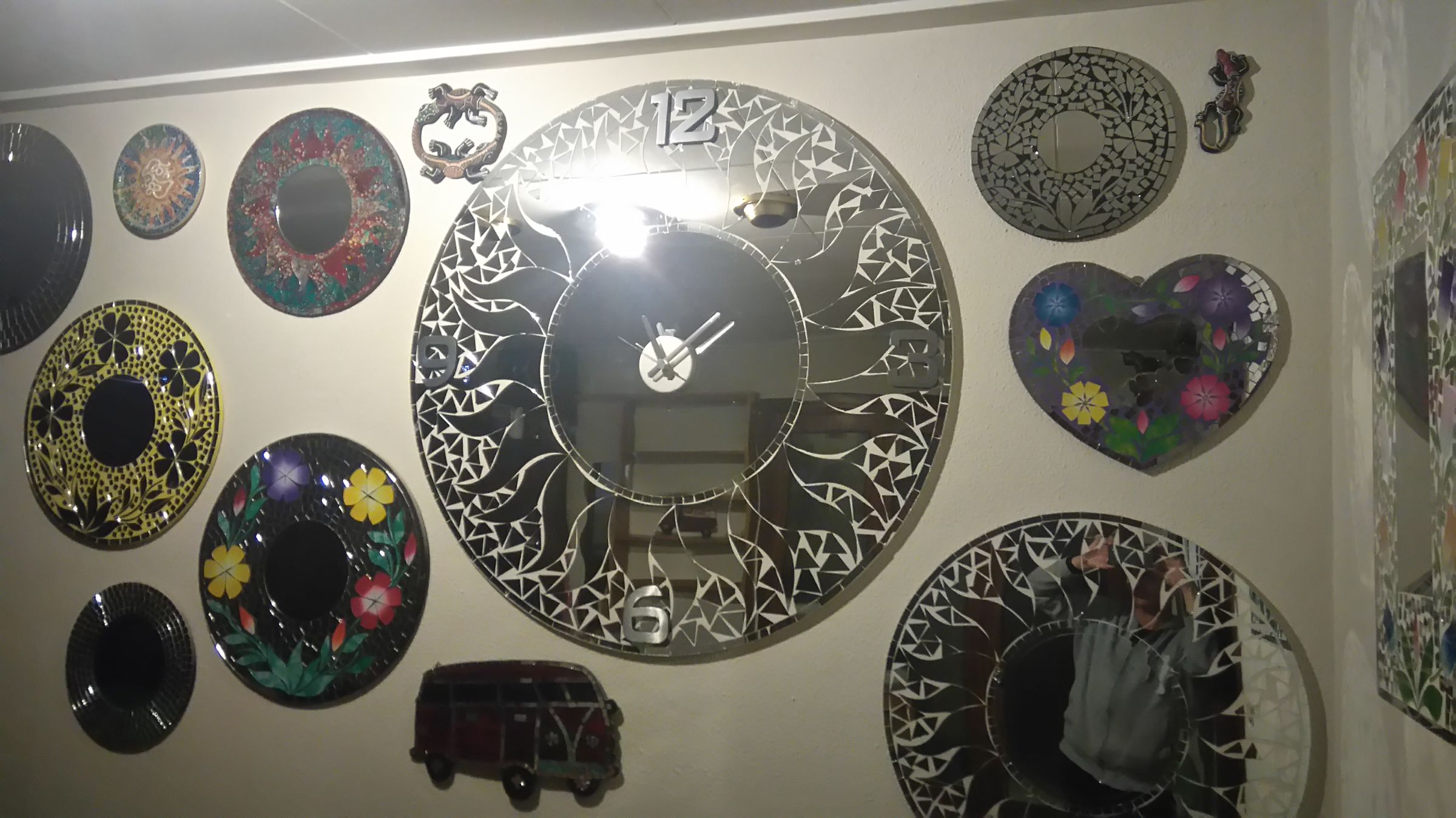 Upcycled Mirror With Clock : 4 Steps - Instructables