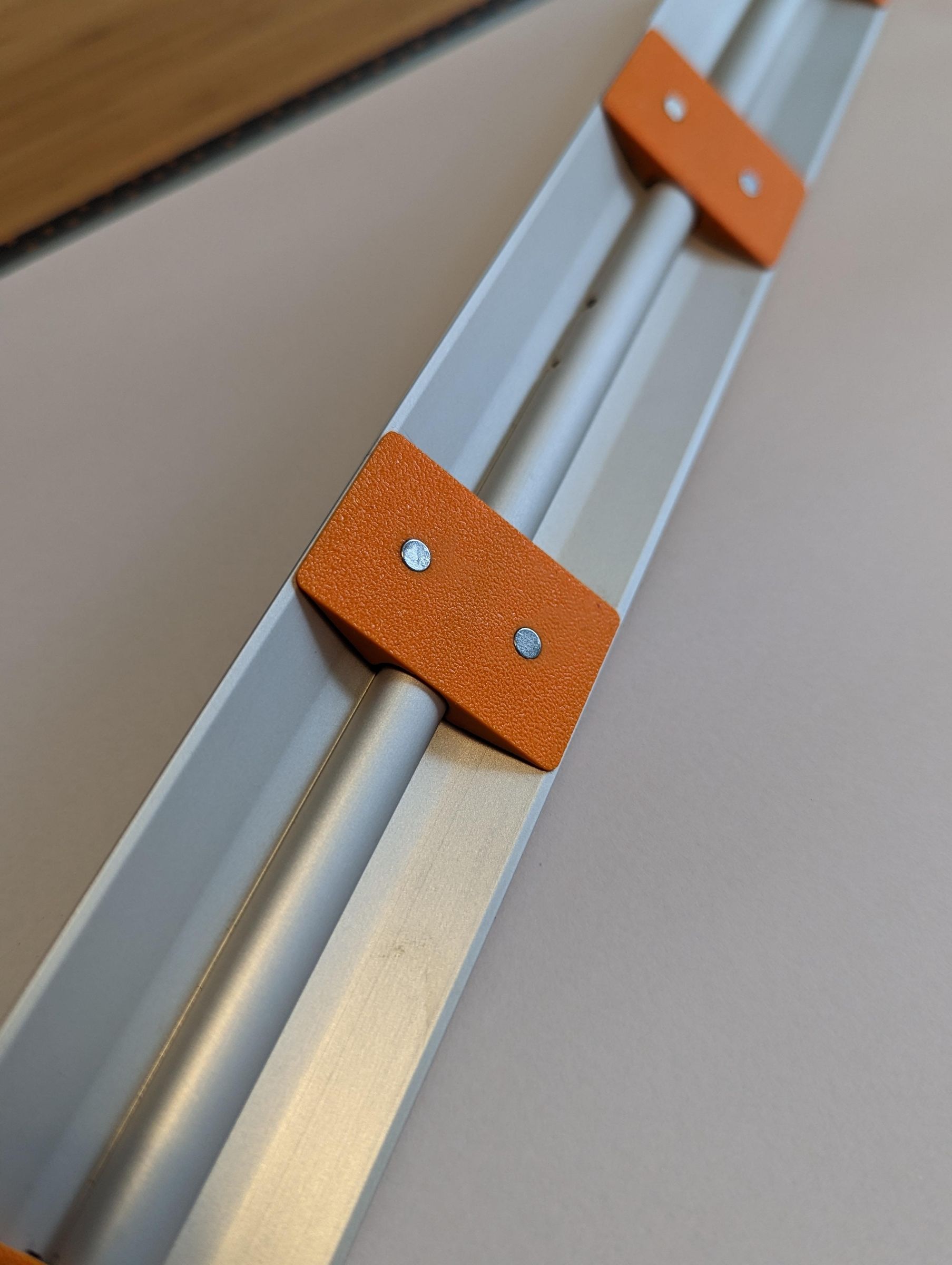 Magnetic Ruler for One Hand Use - Règles Magnétiques Pour Utilisation À ...