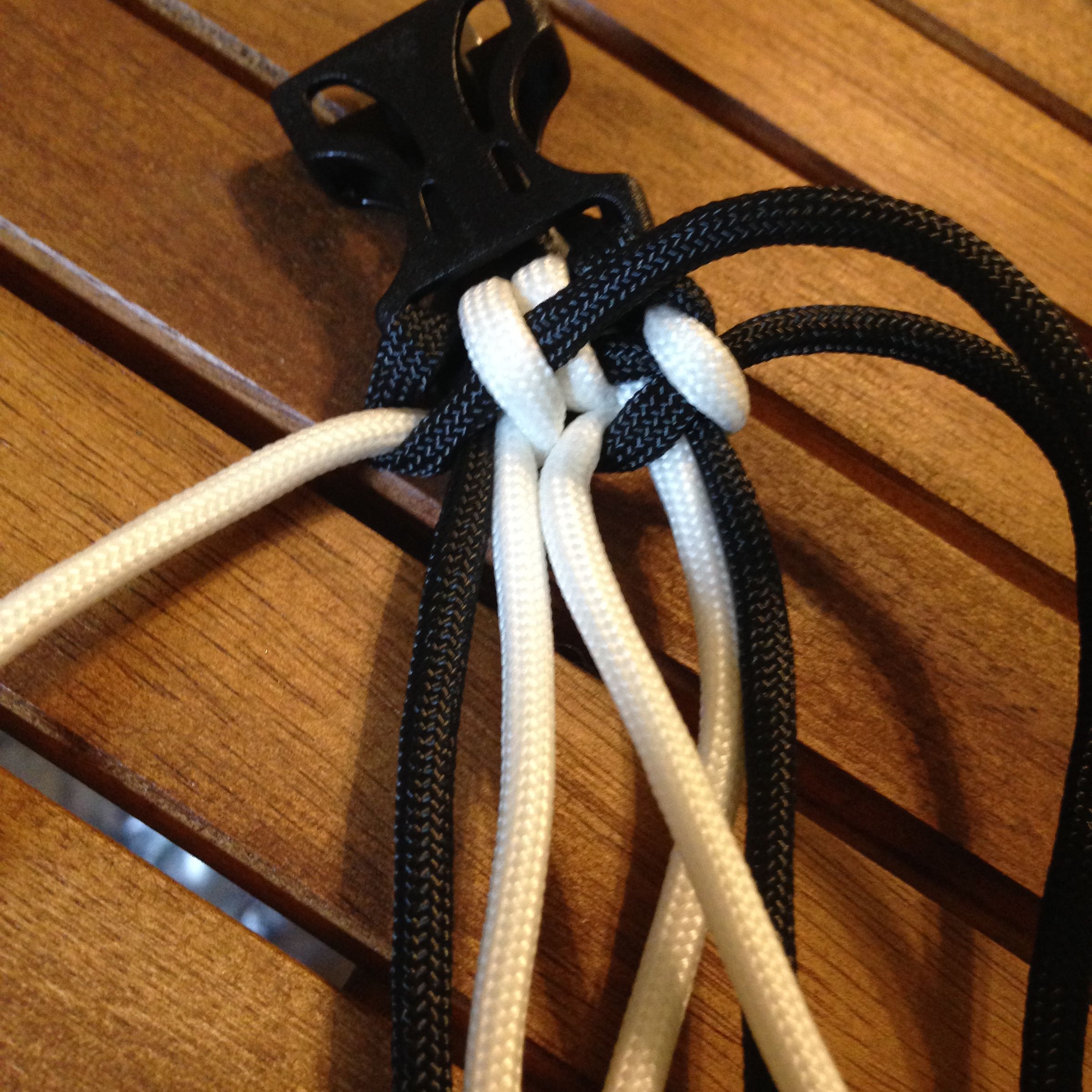Paracord Bracelet With Fire Starter Buckle : 5 Steps (with Pictures ...