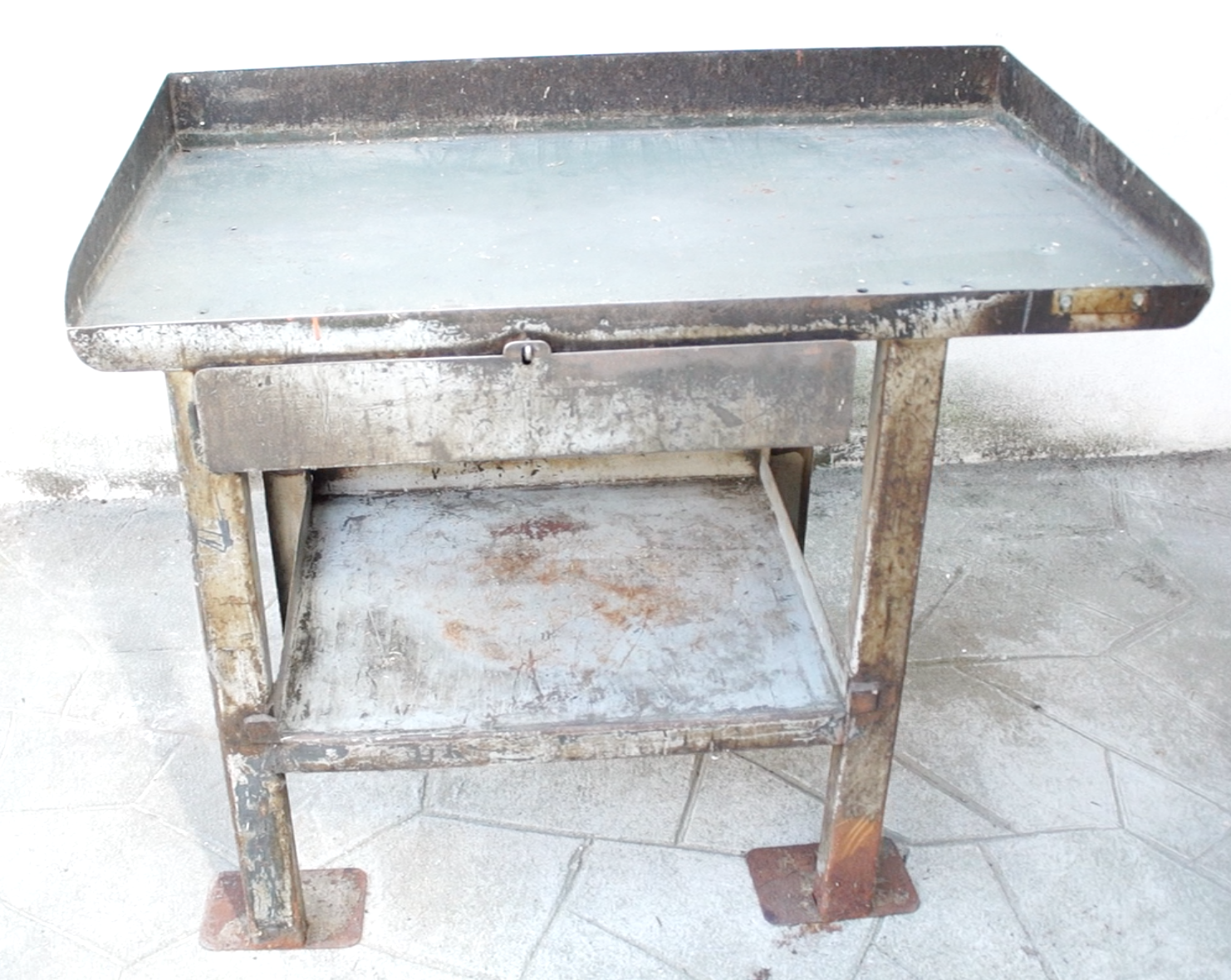 Metal Workbench Restoration : 4 Steps (with Pictures) - Instructables