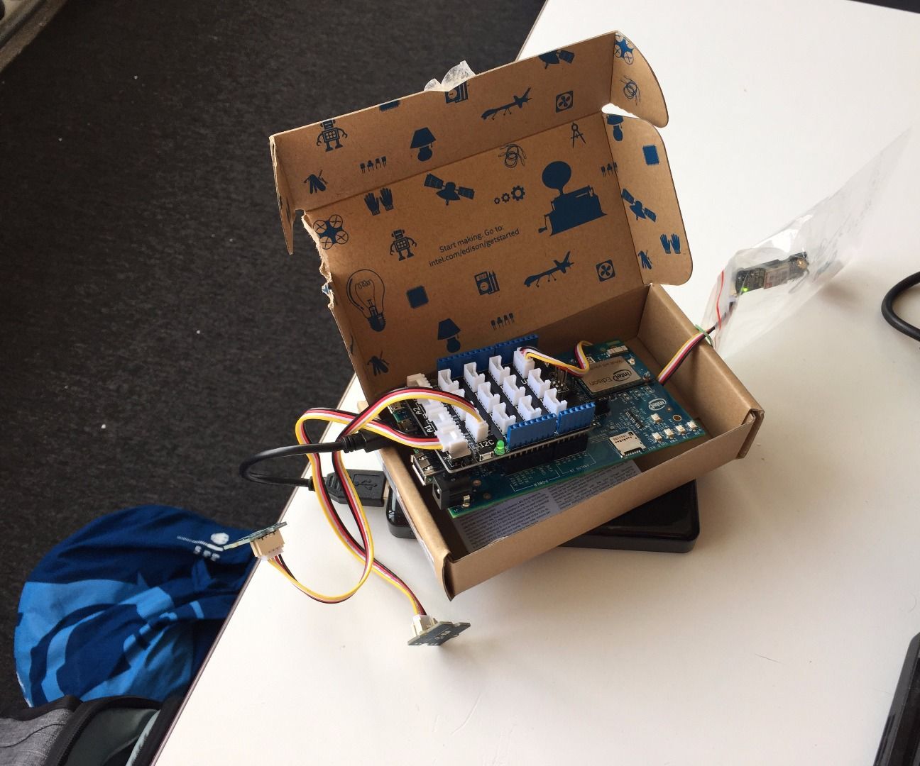 Autolog - Autonomous GPS-tracker (Intel Edison + Grove GPS) : 4 Steps - Instructables