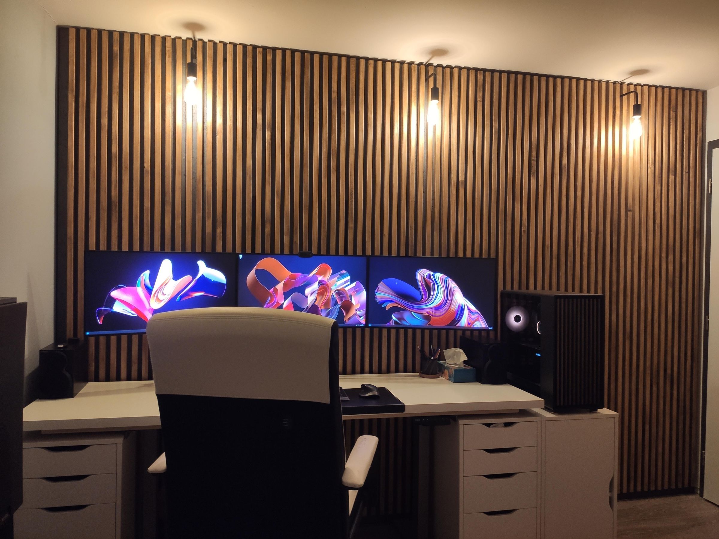 Home Office Slat Wall With Motorised Tripple Monitor Lift and Desk With ...