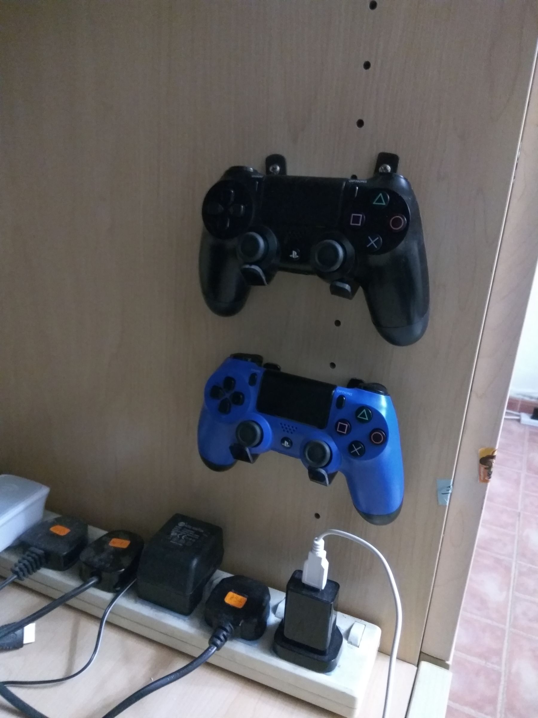 Simple PS4 Controller Dock (with Pictures) - Instructables