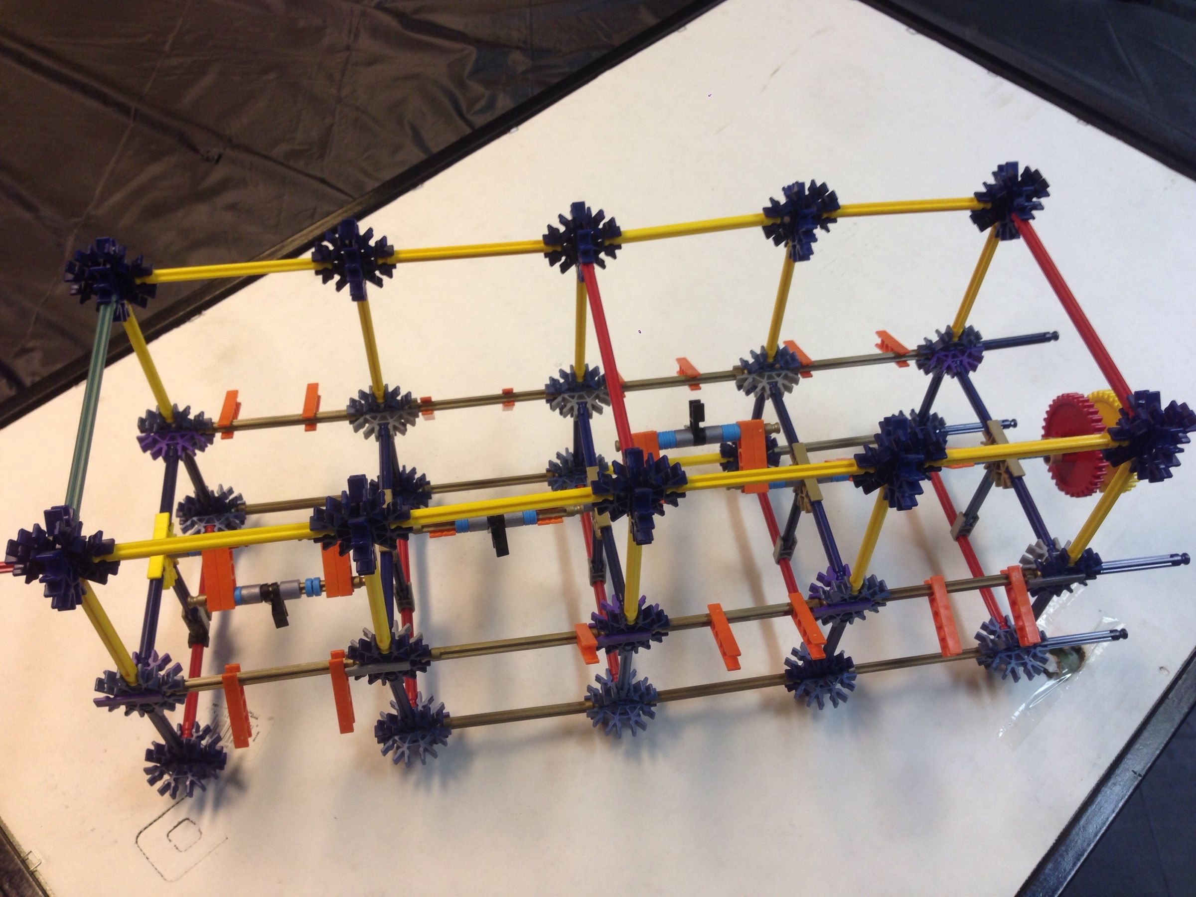 K'nex V8 Engine : 16 Steps - Instructables