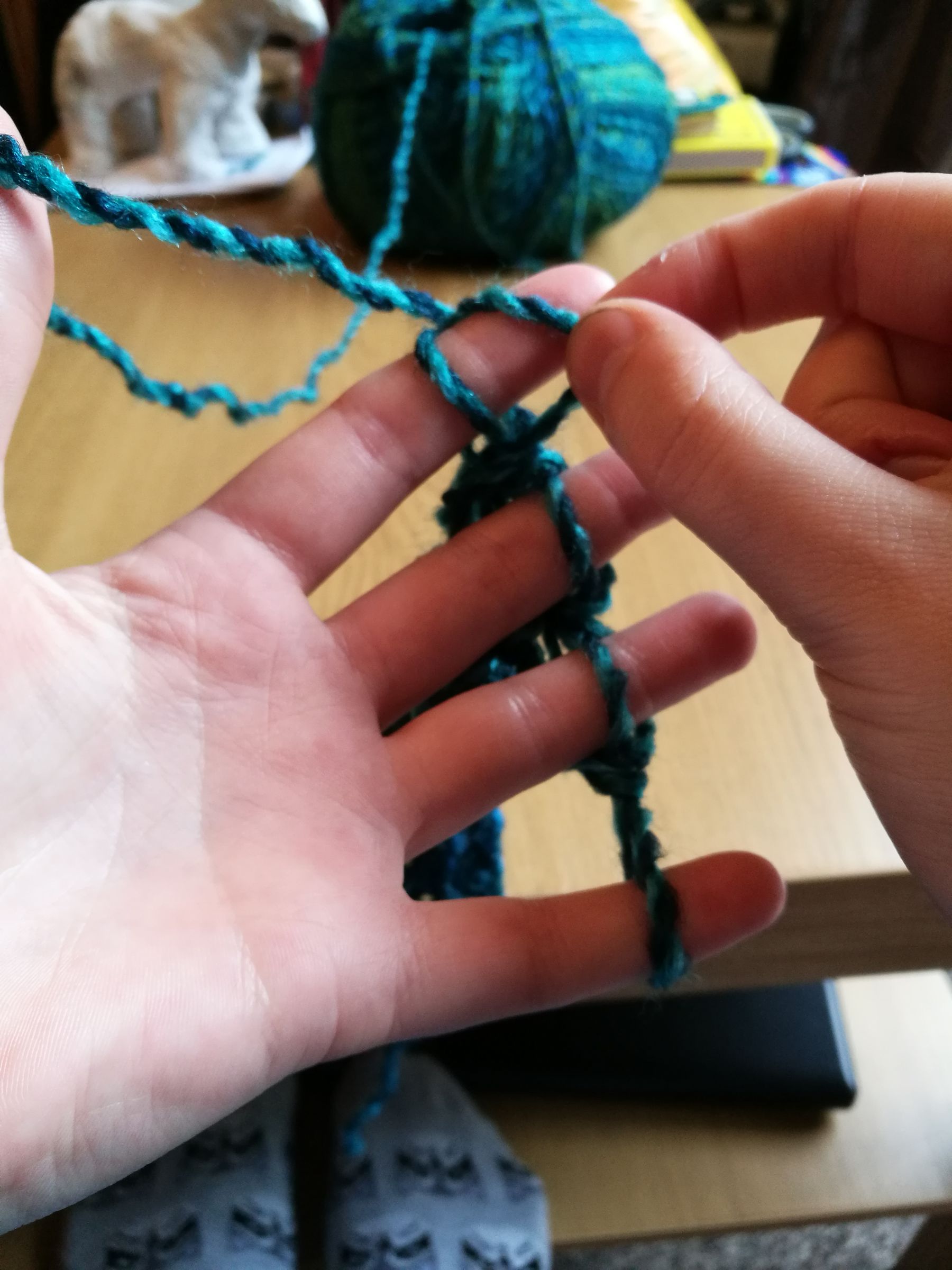 Super Simple Finger Knitting : 4 Steps (with Pictures) - Instructables