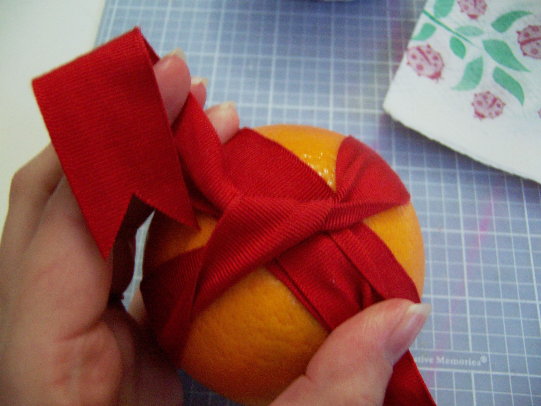 Pomander Ball Christmas Gift : 5 Steps (with Pictures) - Instructables