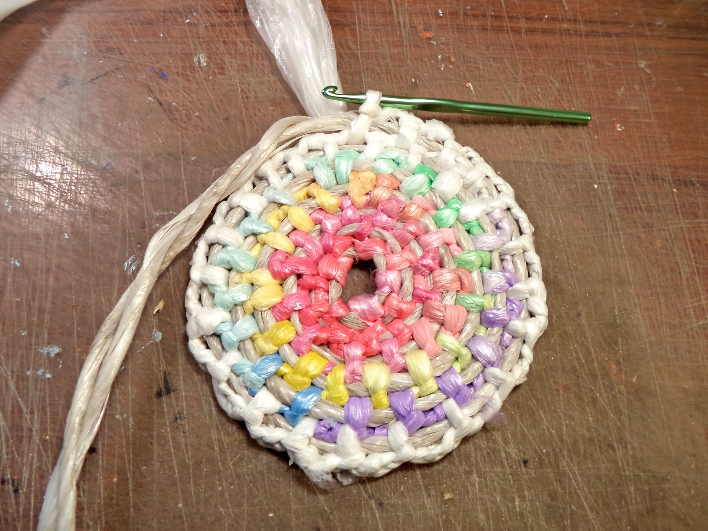 Crocheted Rug From Vegatable Mesh Bags : 7 Steps (with Pictures ...