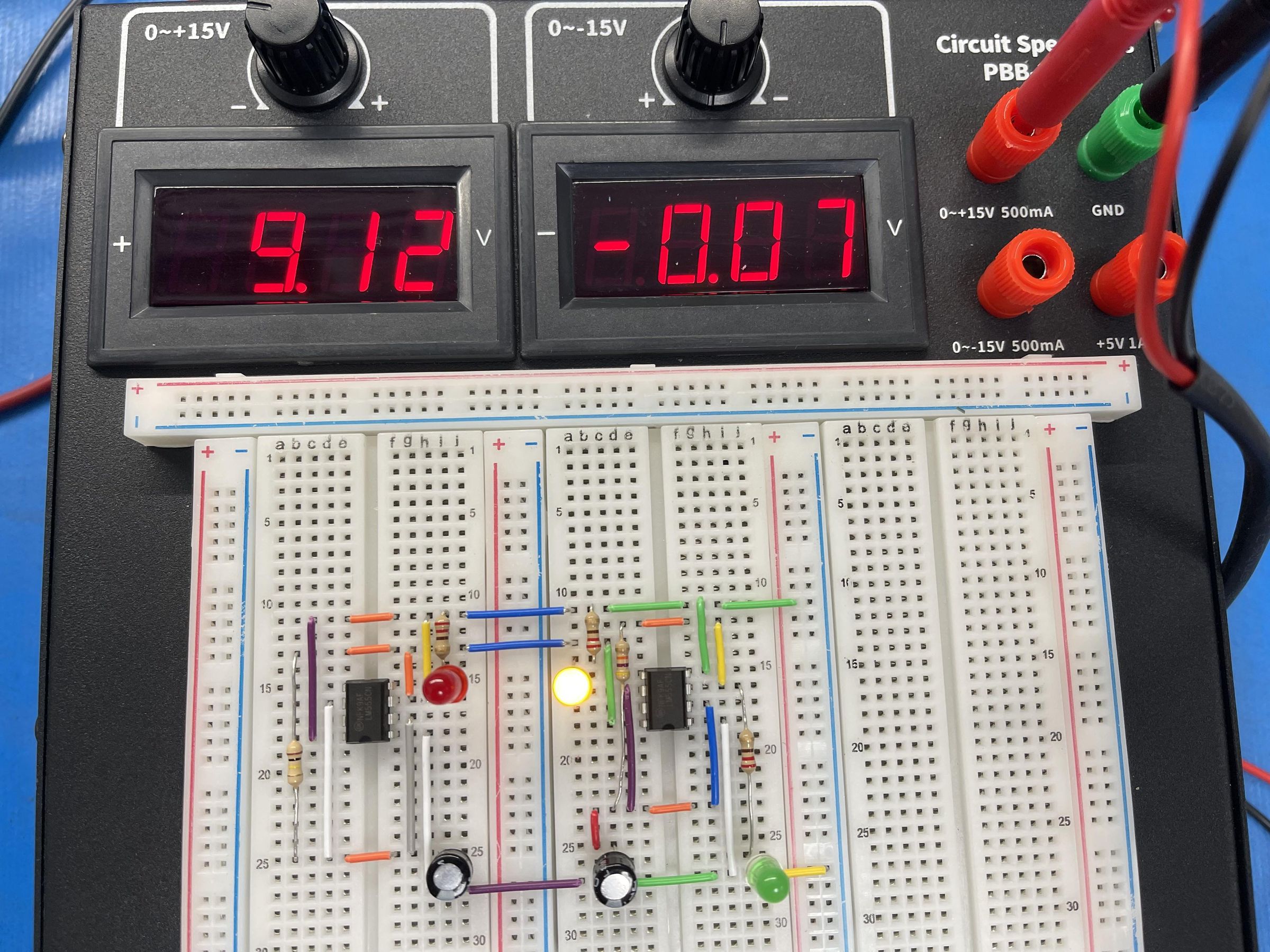 Traffic Lights Circuit Without a Micro Controller : 5 Steps (with ...