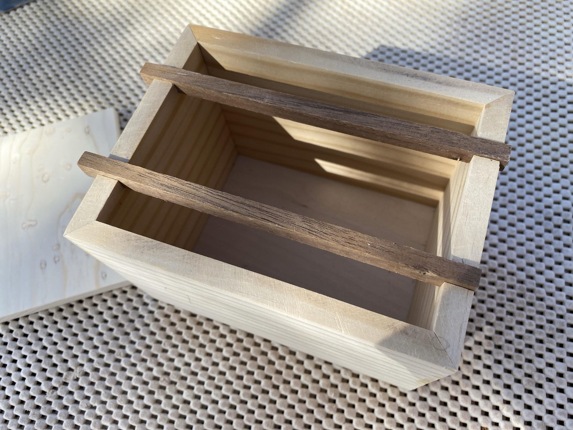 Suspended Box Lid : 7 Steps (with Pictures) - Instructables