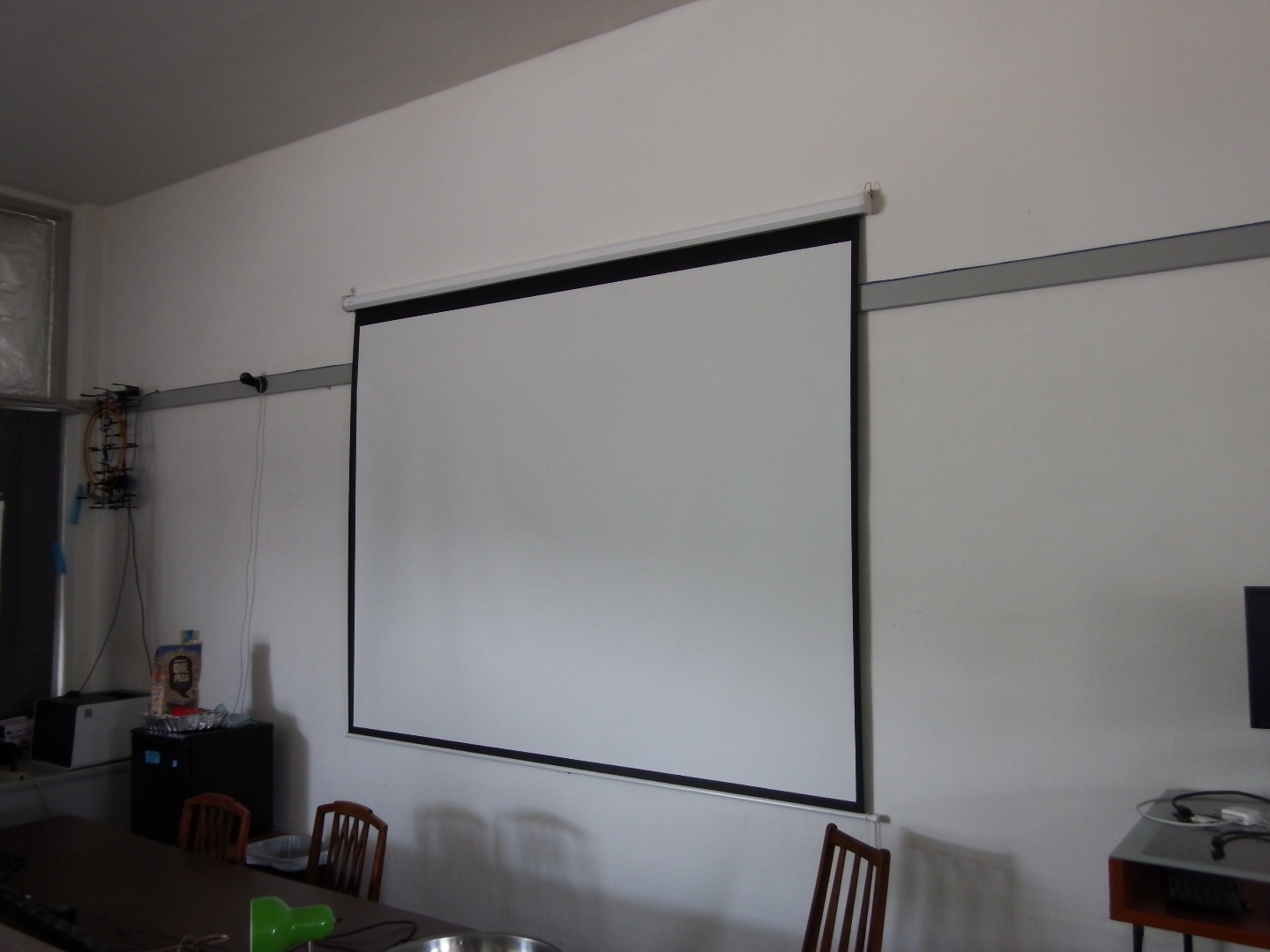 How to Hang a Projector Screen - Instructables