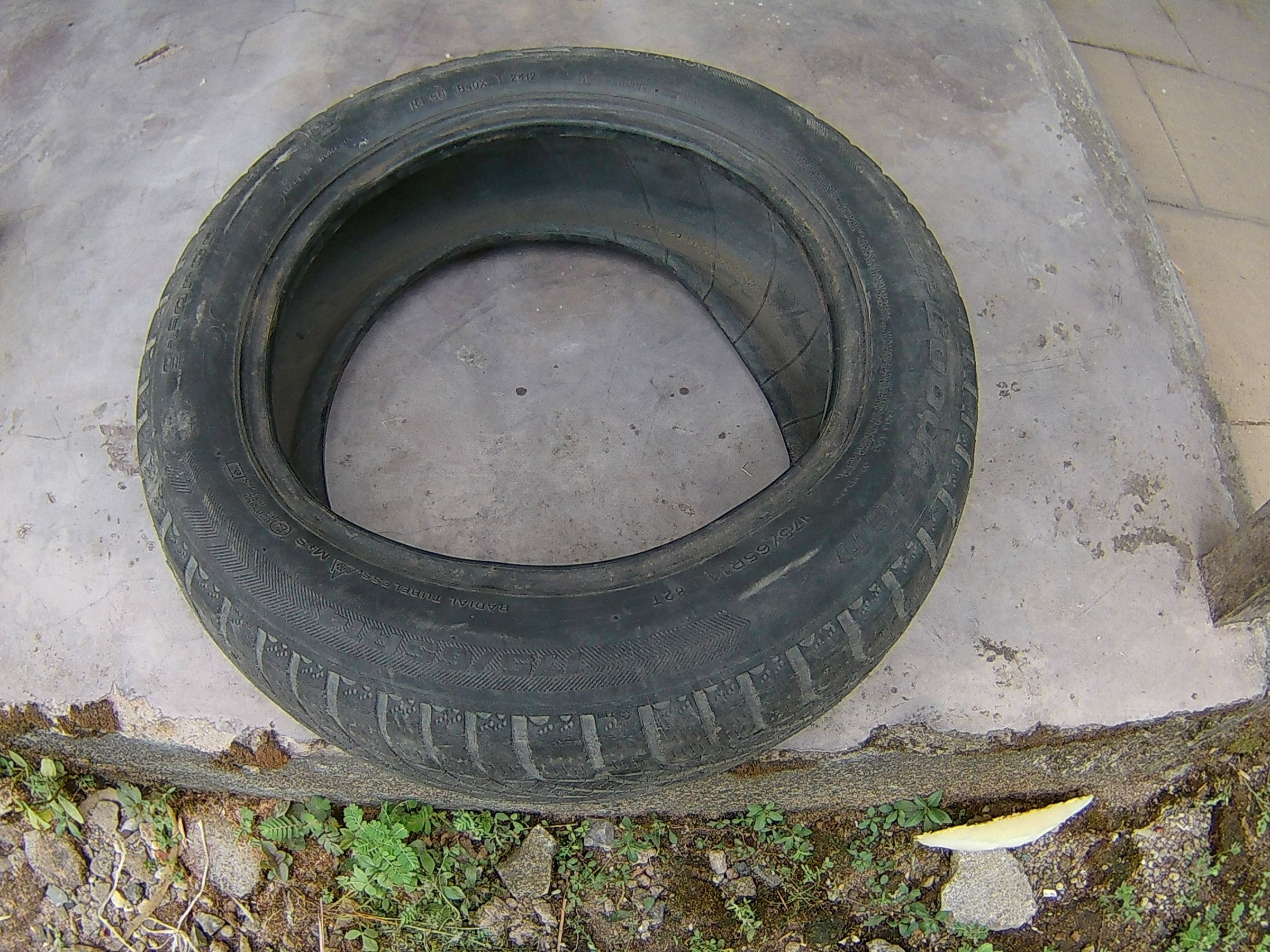 Old Car Tire Stool/Chair/Table : 8 Steps - Instructables