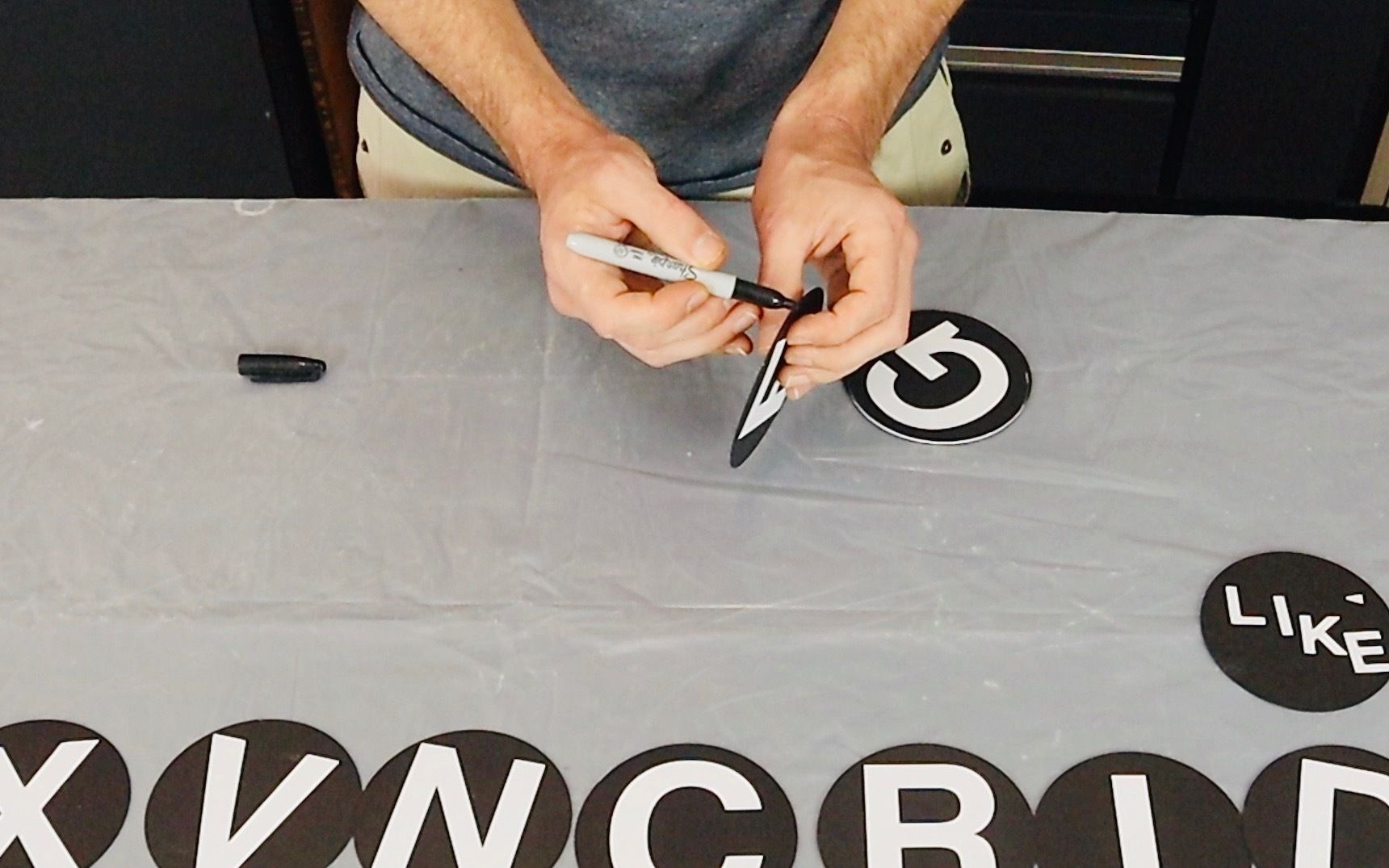 Make a Typewriter Keyboard Wall With Paper + Resin! : 7 Steps (with ...