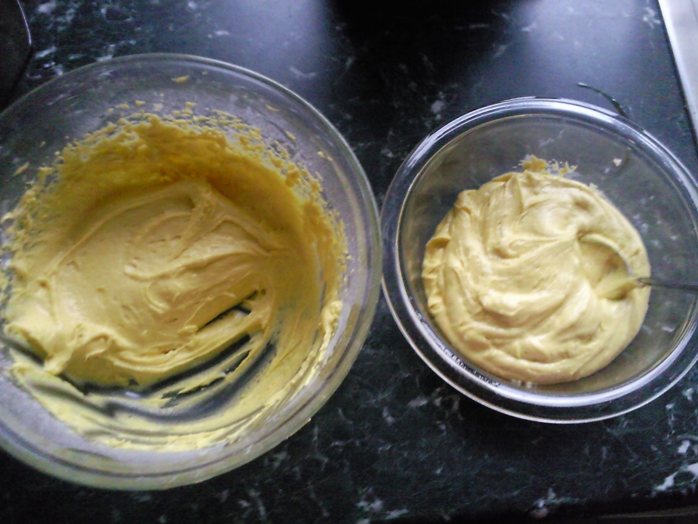 Two Tone Cupcakes! : 4 Steps (with Pictures) - Instructables