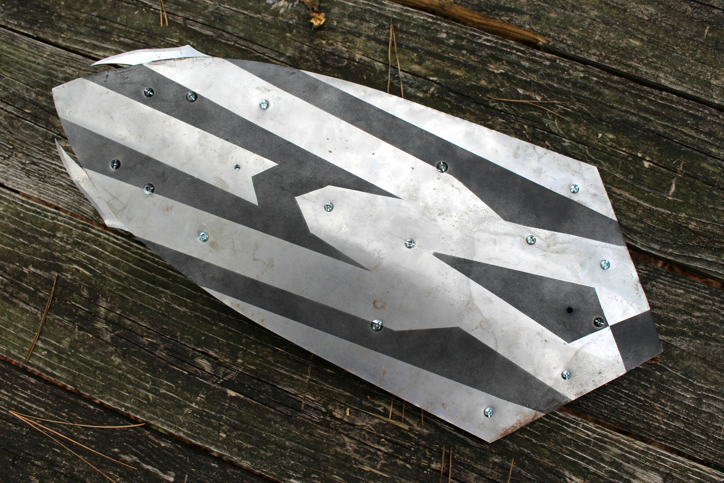 Captain America Infinity War Shield (with Hidden Blade) : 25 Steps ...