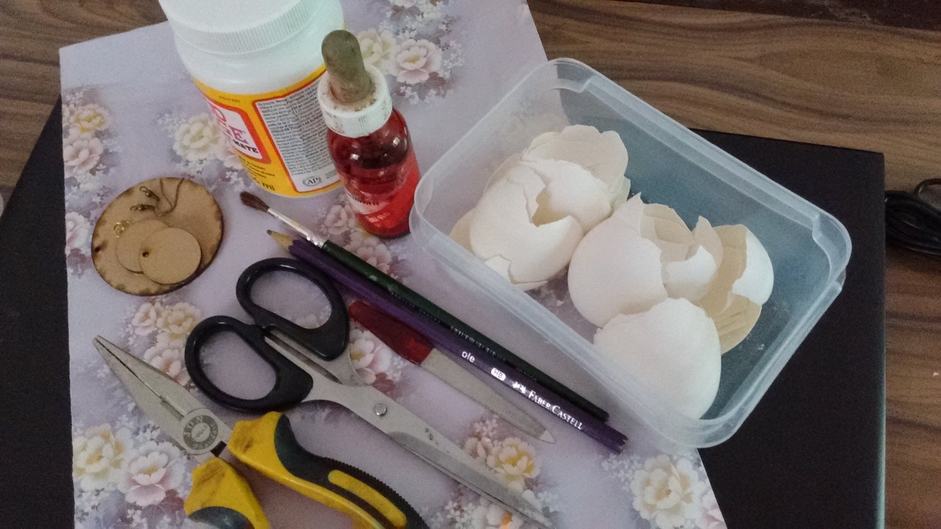 Egg Shell Decorated Jewelry : 7 Steps (with Pictures) - Instructables
