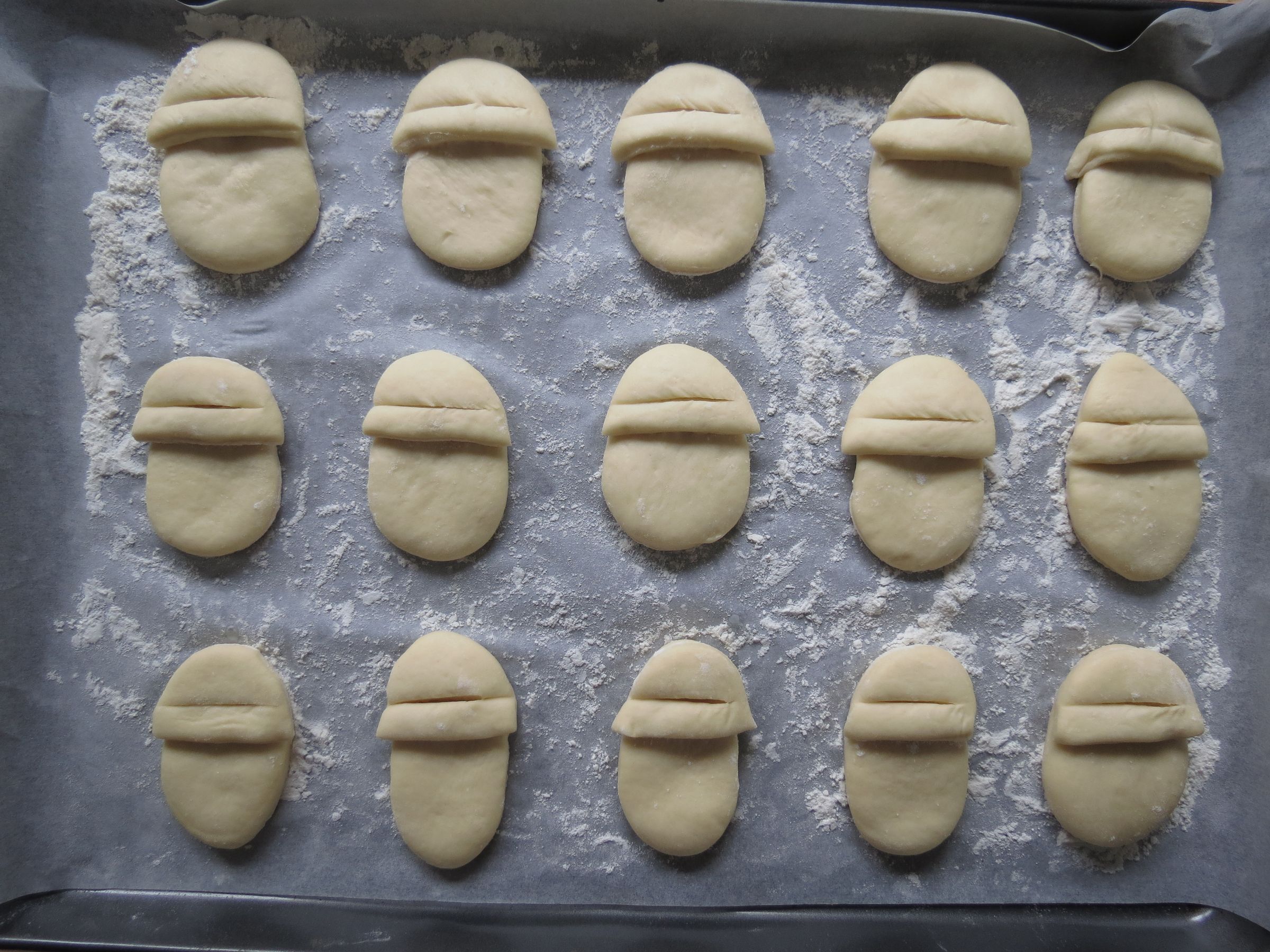 Cockroach Donuts (Boston Cream) : 9 Steps (with Pictures) - Instructables