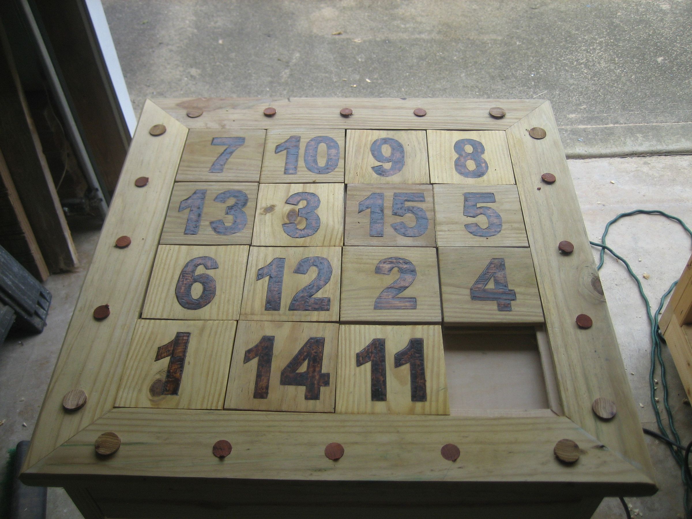 THE PUZZLE TABLE : 10 Steps (with Pictures) - Instructables