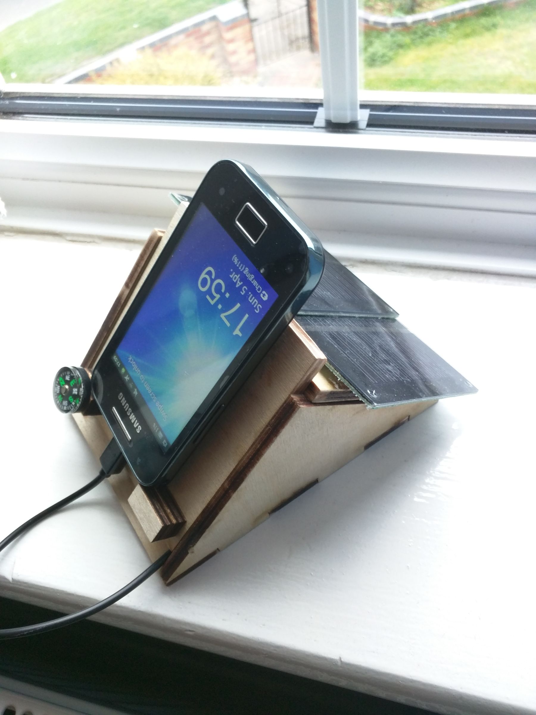 Solar Powered Phone Charger - Instructables