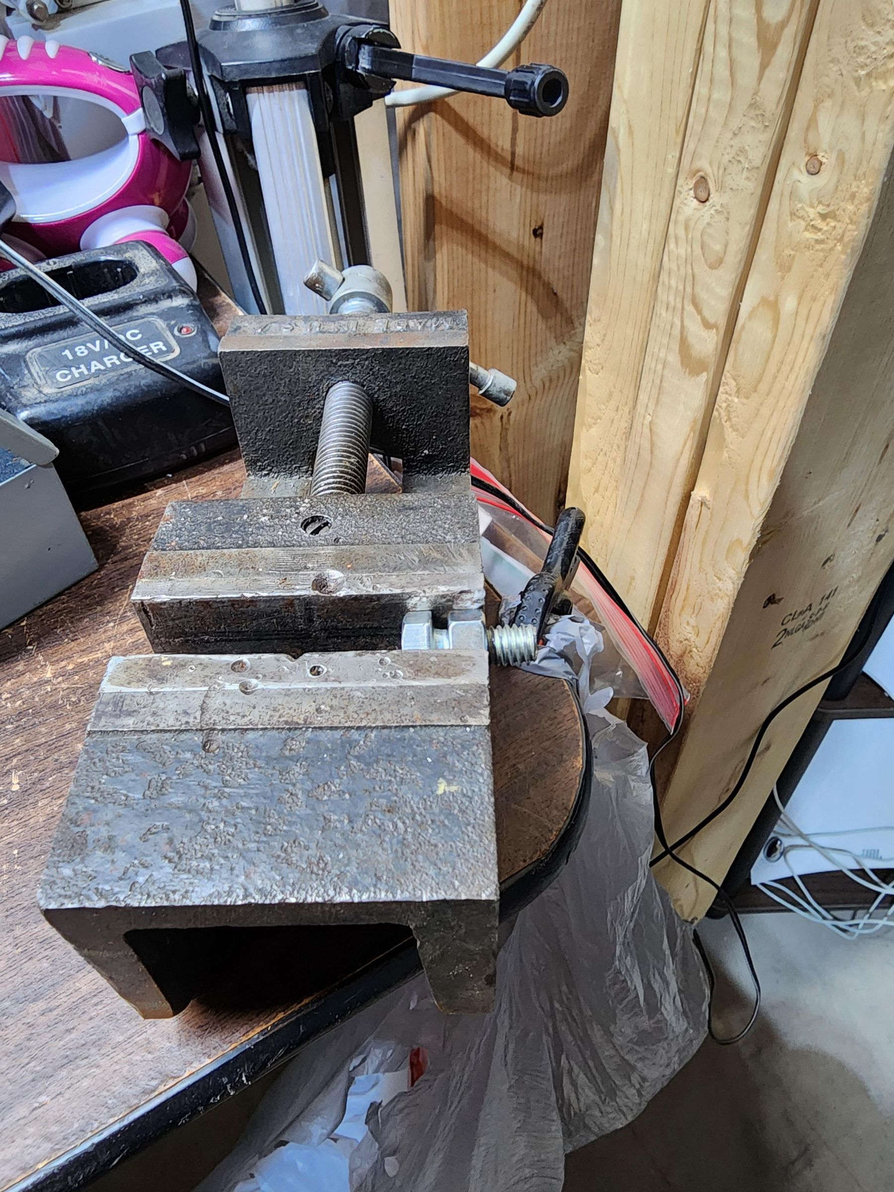 Engraving Vise, Mini Swivel - Using a Locking Caster : 11 Steps ...
