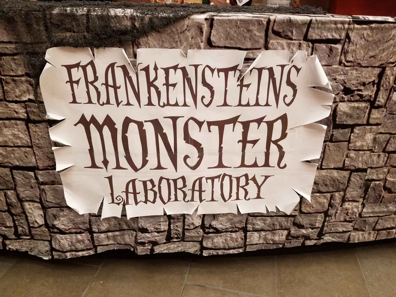 Monster Laboratory- Workplace Decorations : 9 Steps - Instructables