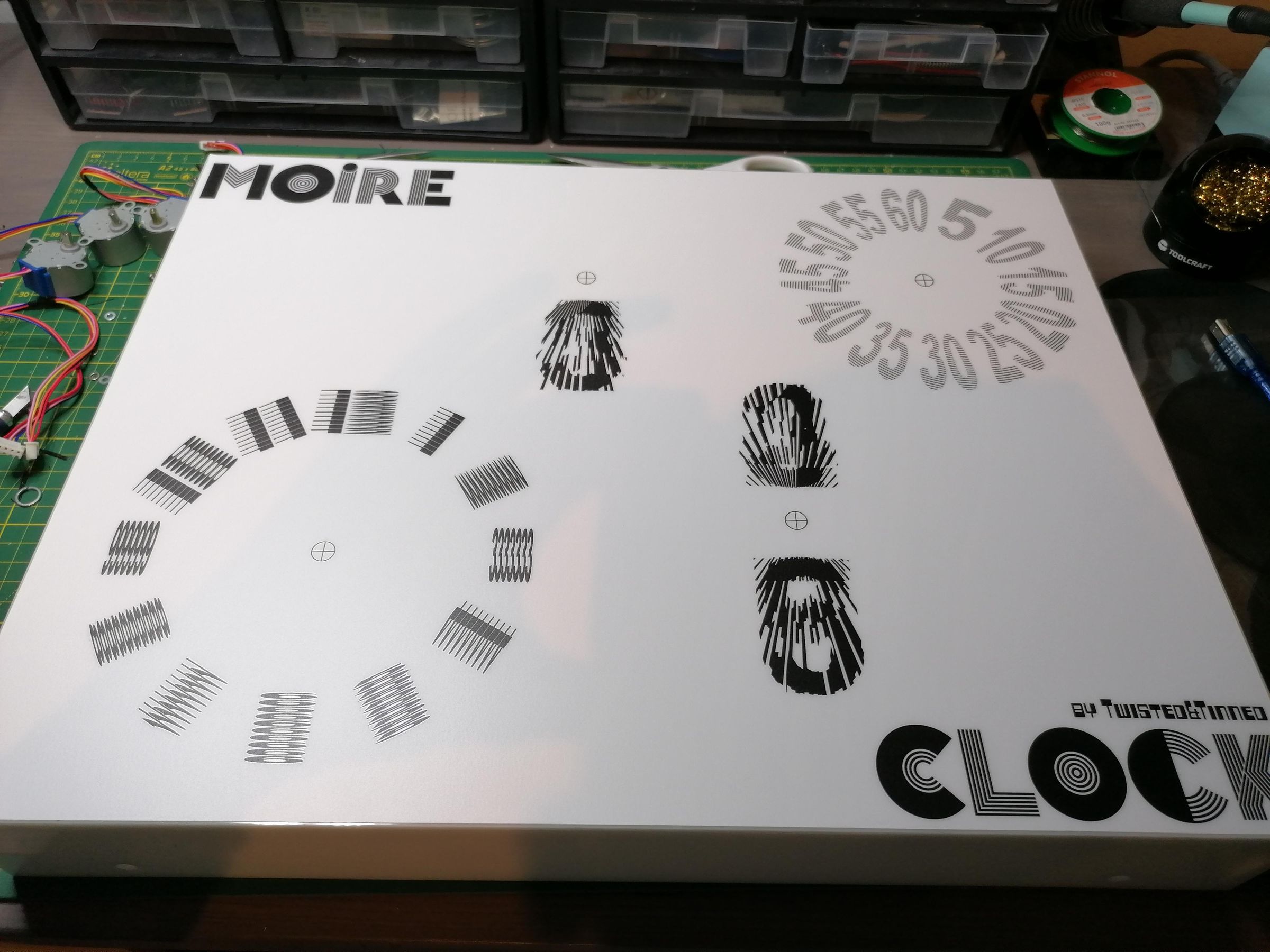 Moiré Clock : 9 Steps (with Pictures) - Instructables