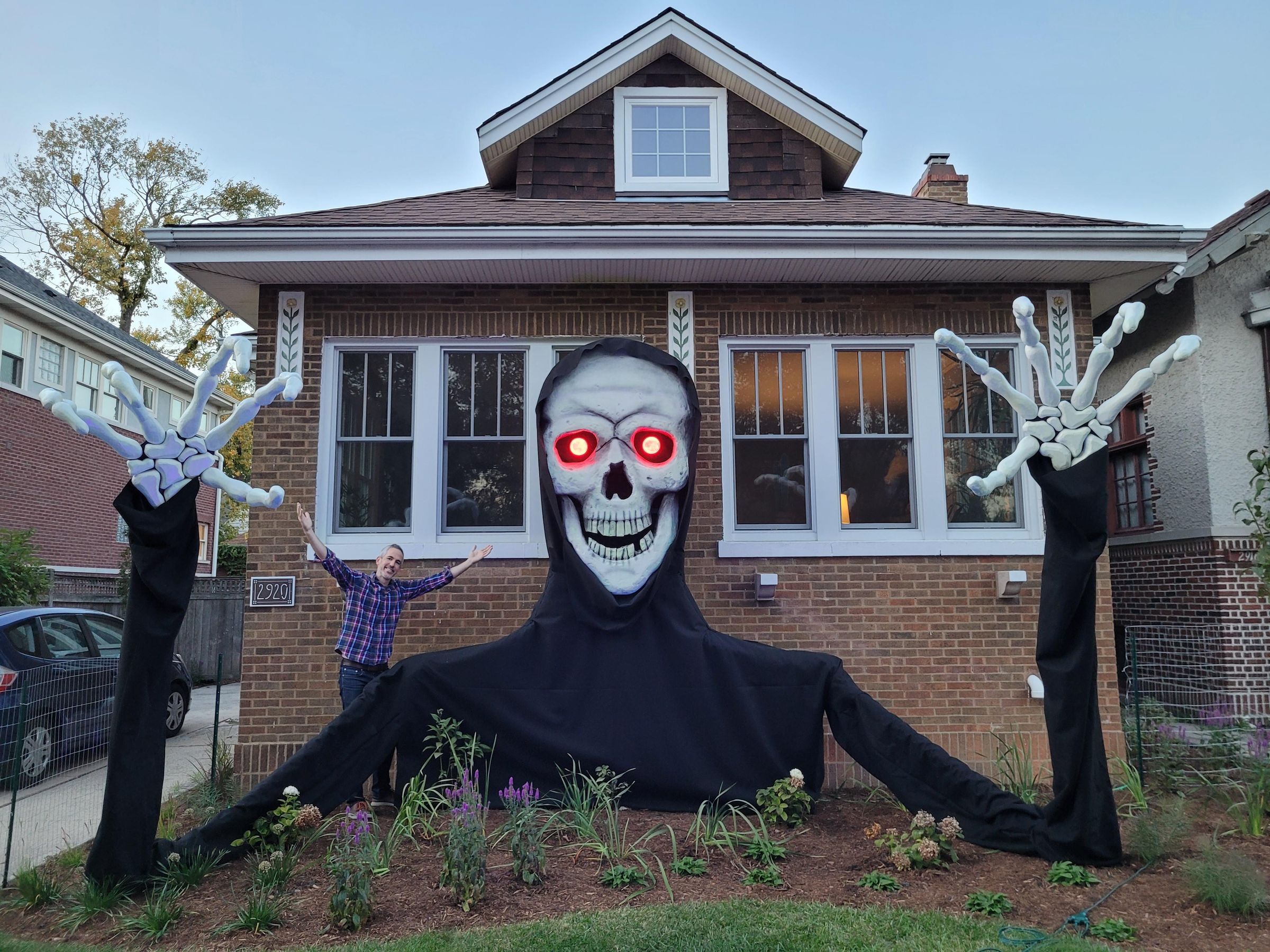 Giant Skeleton Halloween Decoration : 10 Steps (with Pictures ...