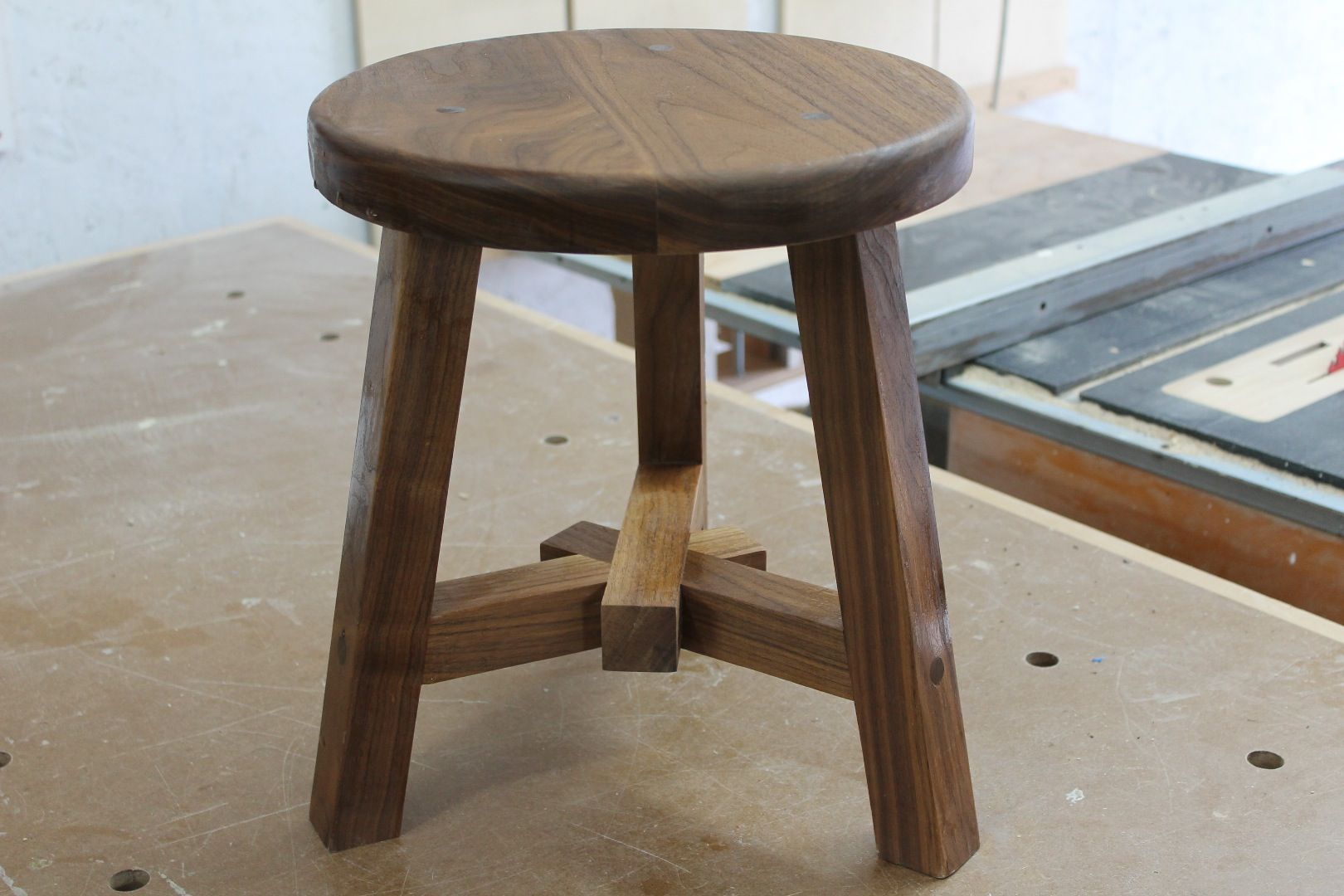 3 Way Lap Joint Stool!!! : 7 Steps (with Pictures) - Instructables