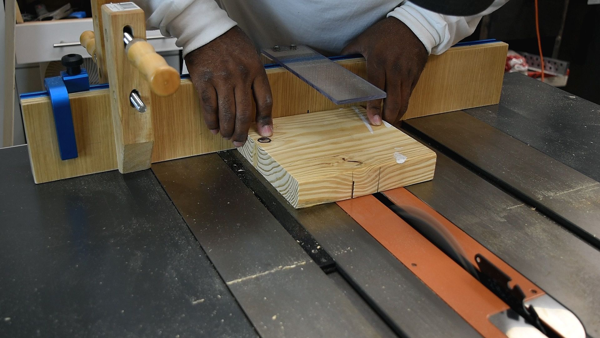 How to Make a Simple Crosscut Jig : 6 Steps (with Pictures) - Instructables