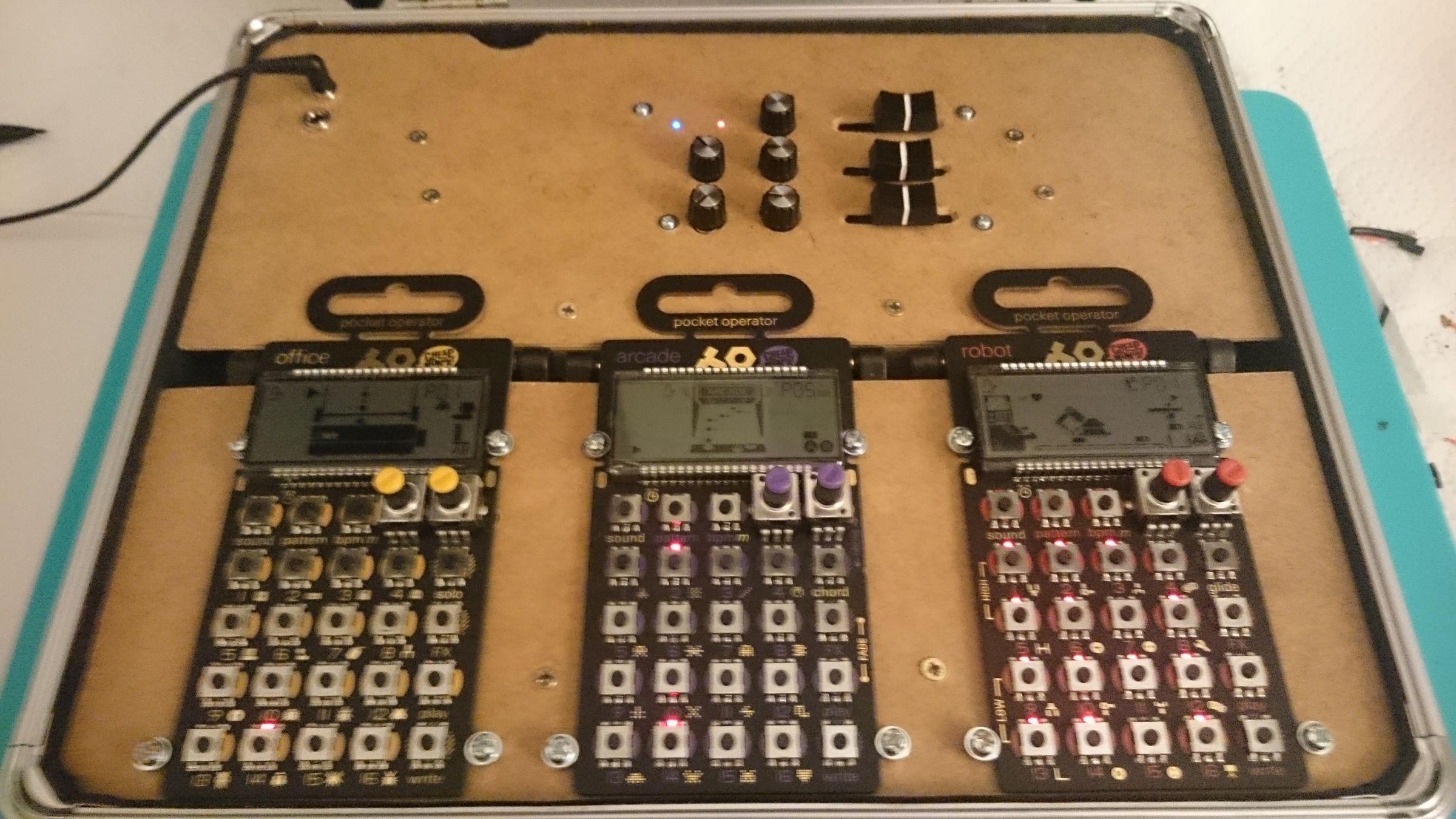 Pocket Synth Briefcase : 8 Steps (with Pictures) - Instructables