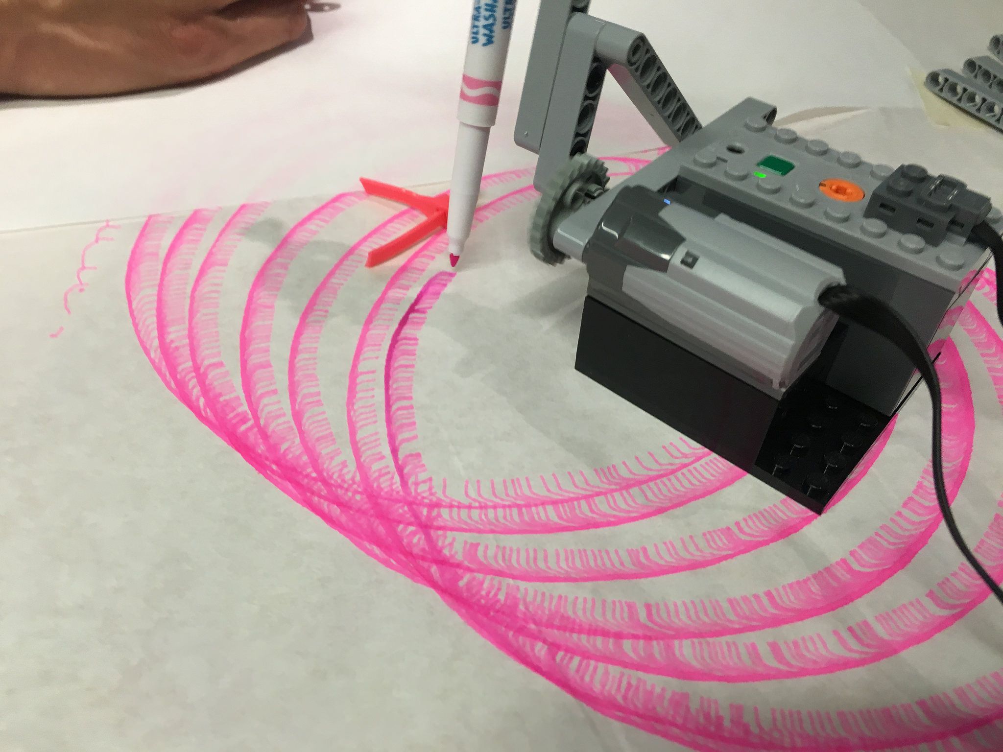 Tinkering With LEGO: Art Machines : 6 Steps (with Pictures) - Instructables