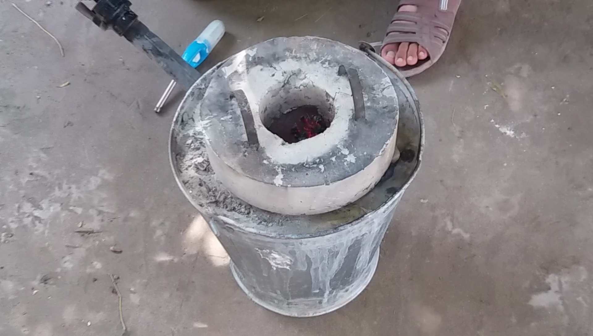 Making a Metal Melting Furnace : 8 Steps - Instructables