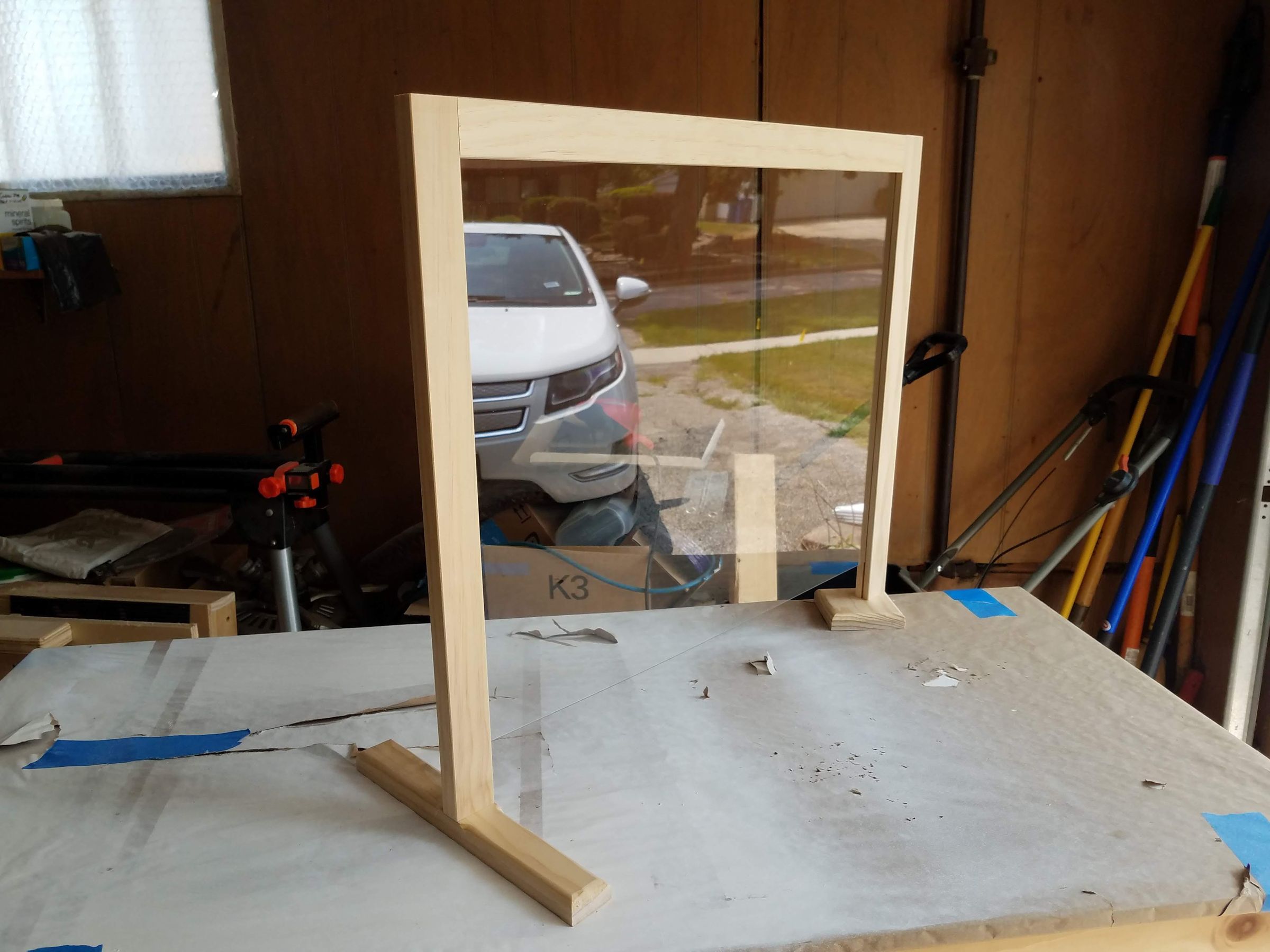 DIY Teacher Desk Shield for Writing Conferences : 7 Steps (with ...